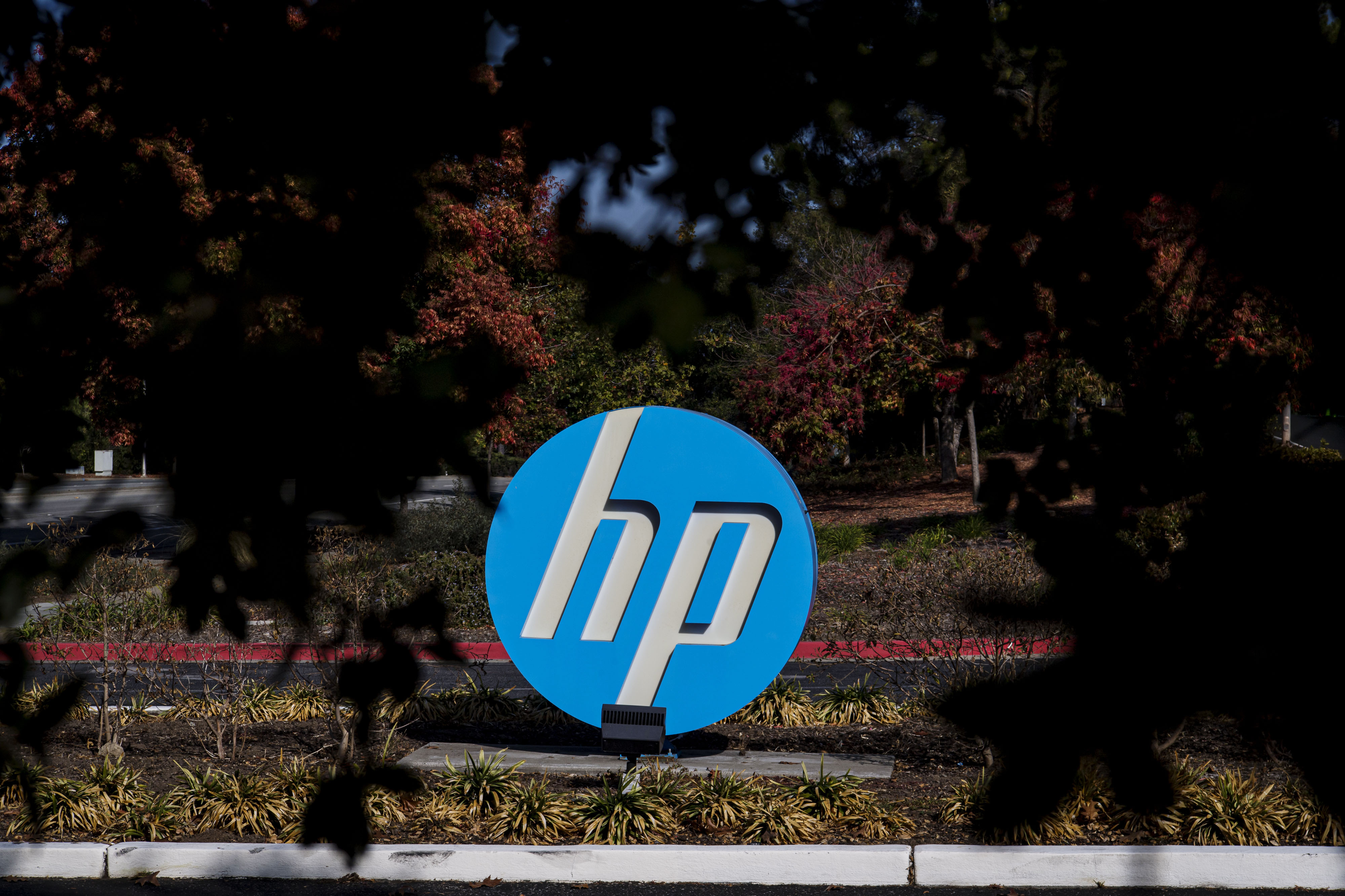 HP to Pay $6 Million to Settle SEC Charges on Sales Practices - Bloomberg
