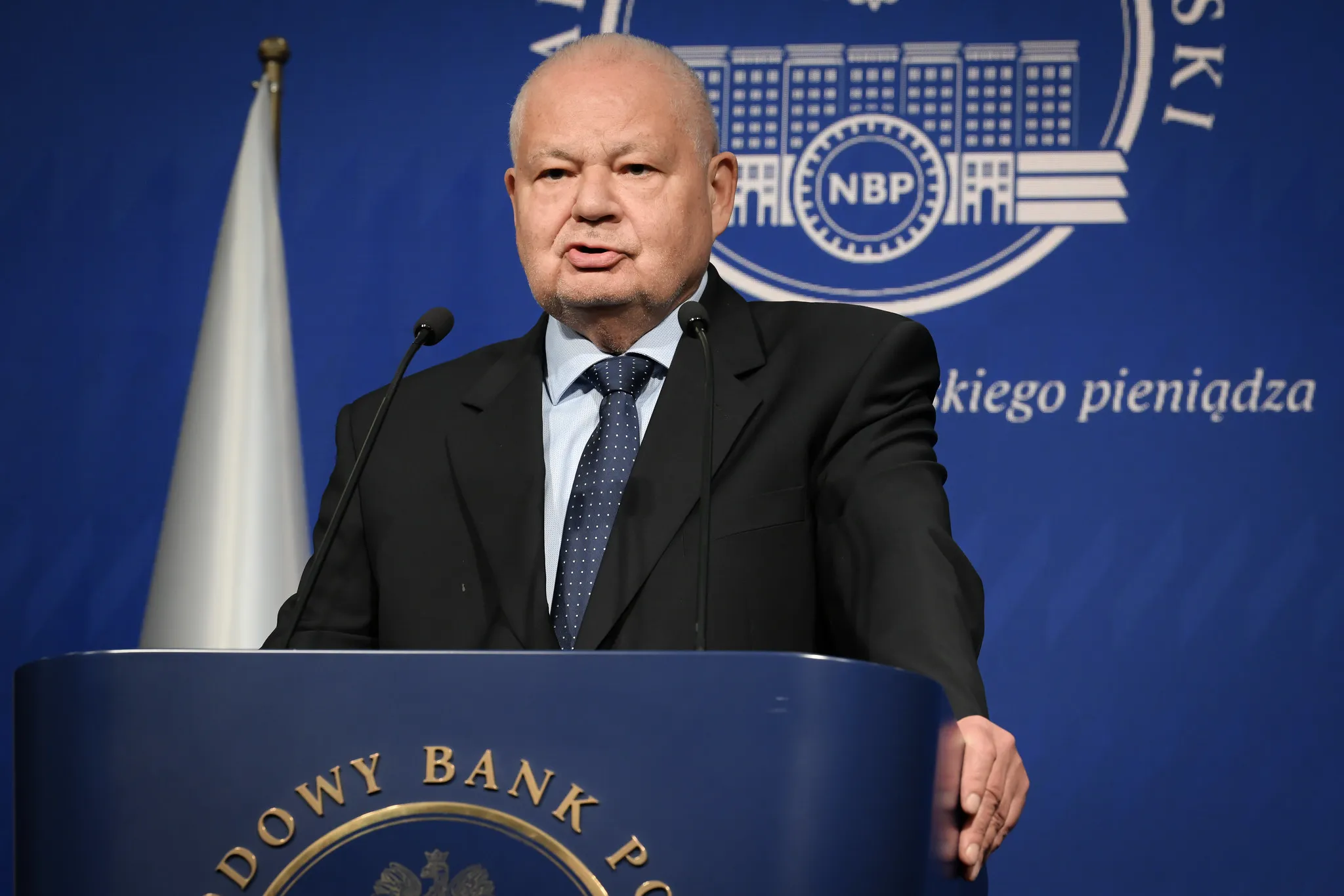 IMF Says Poland May Start Gradual Interest Rate Cuts in Mid-2025 ...