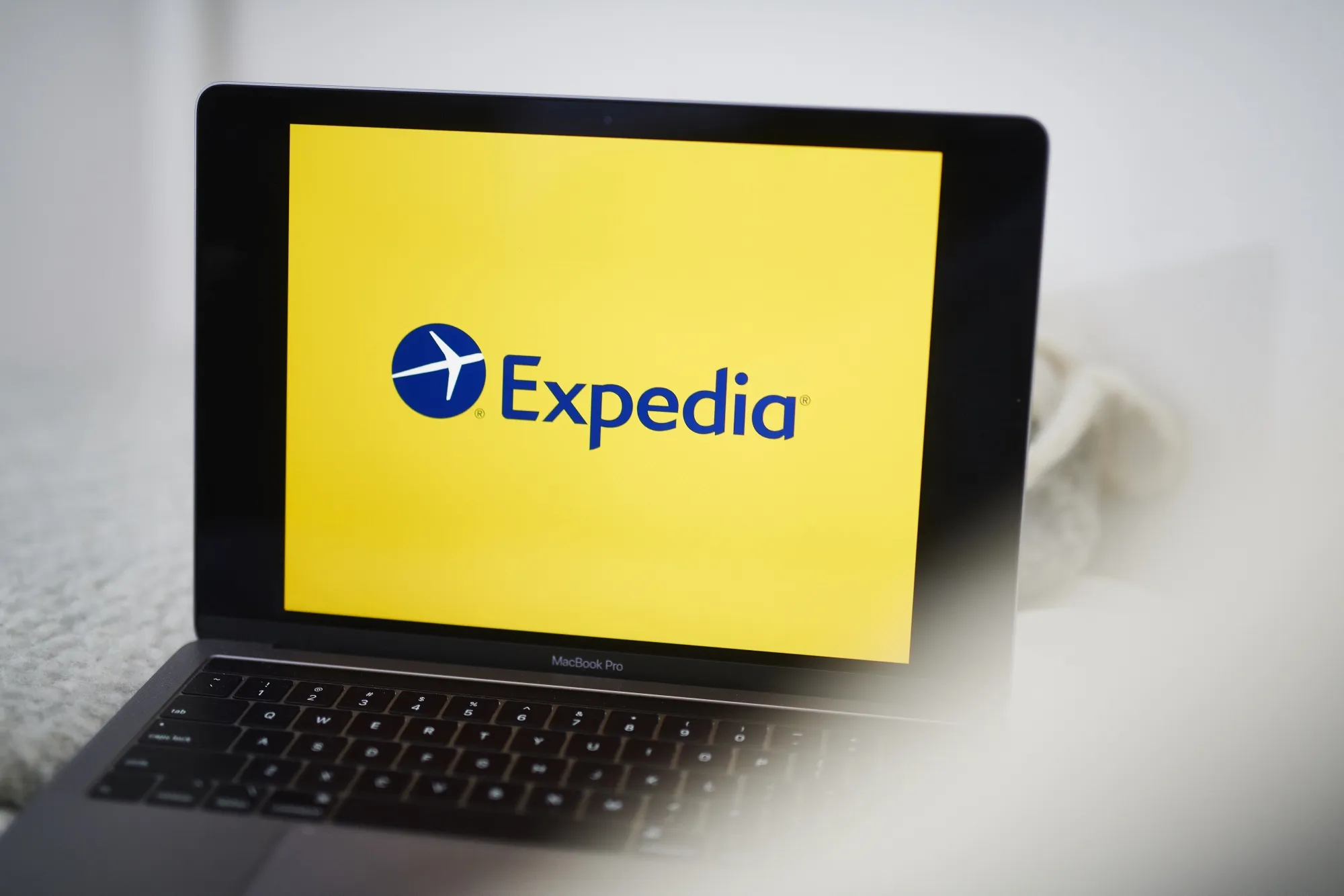 Expedia Misses Estimates in Sign of Lingering Covid Effects - Bloomberg