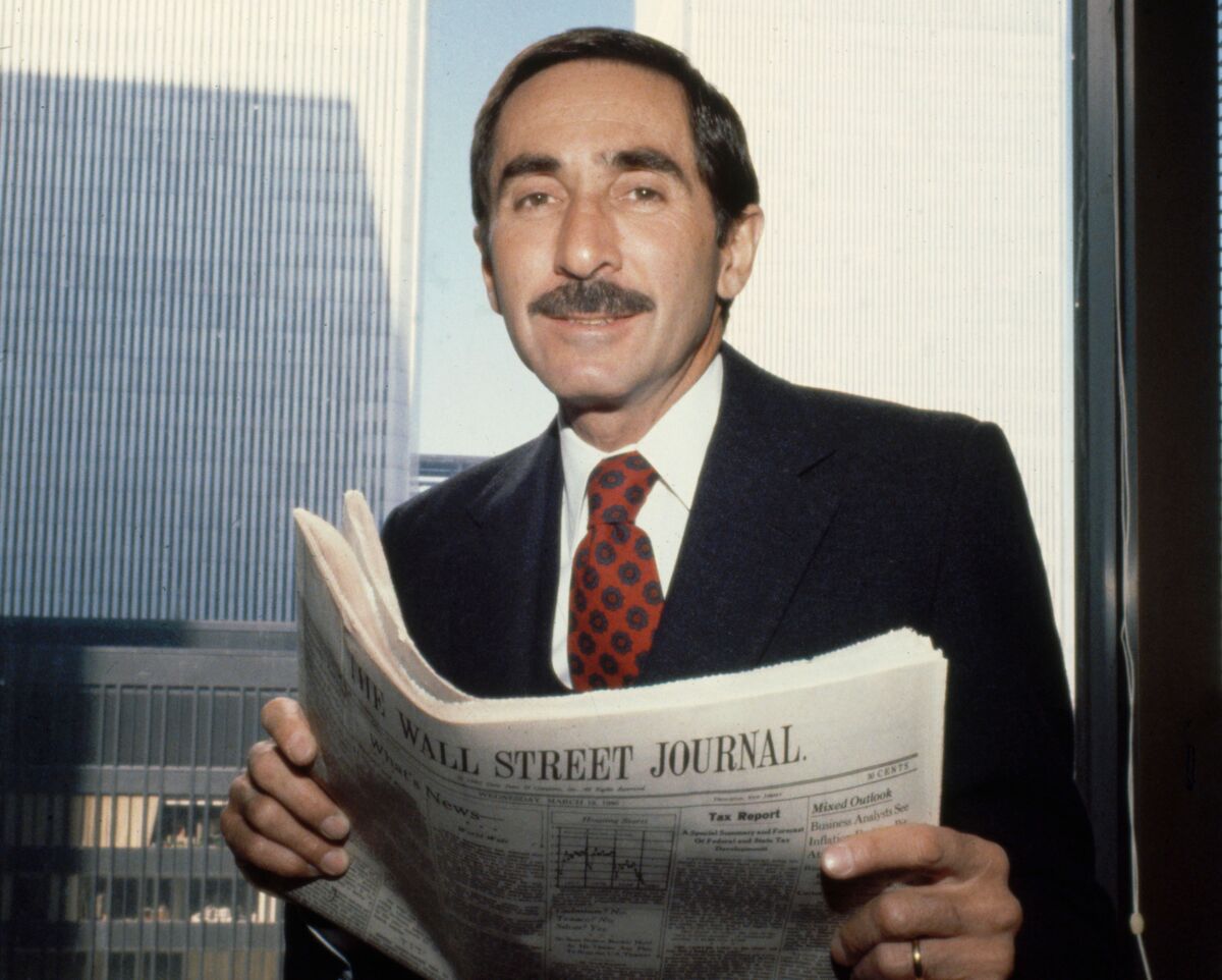 Warren Phillips, Nurturer of Wall Street Journal, Dies - Bloomberg