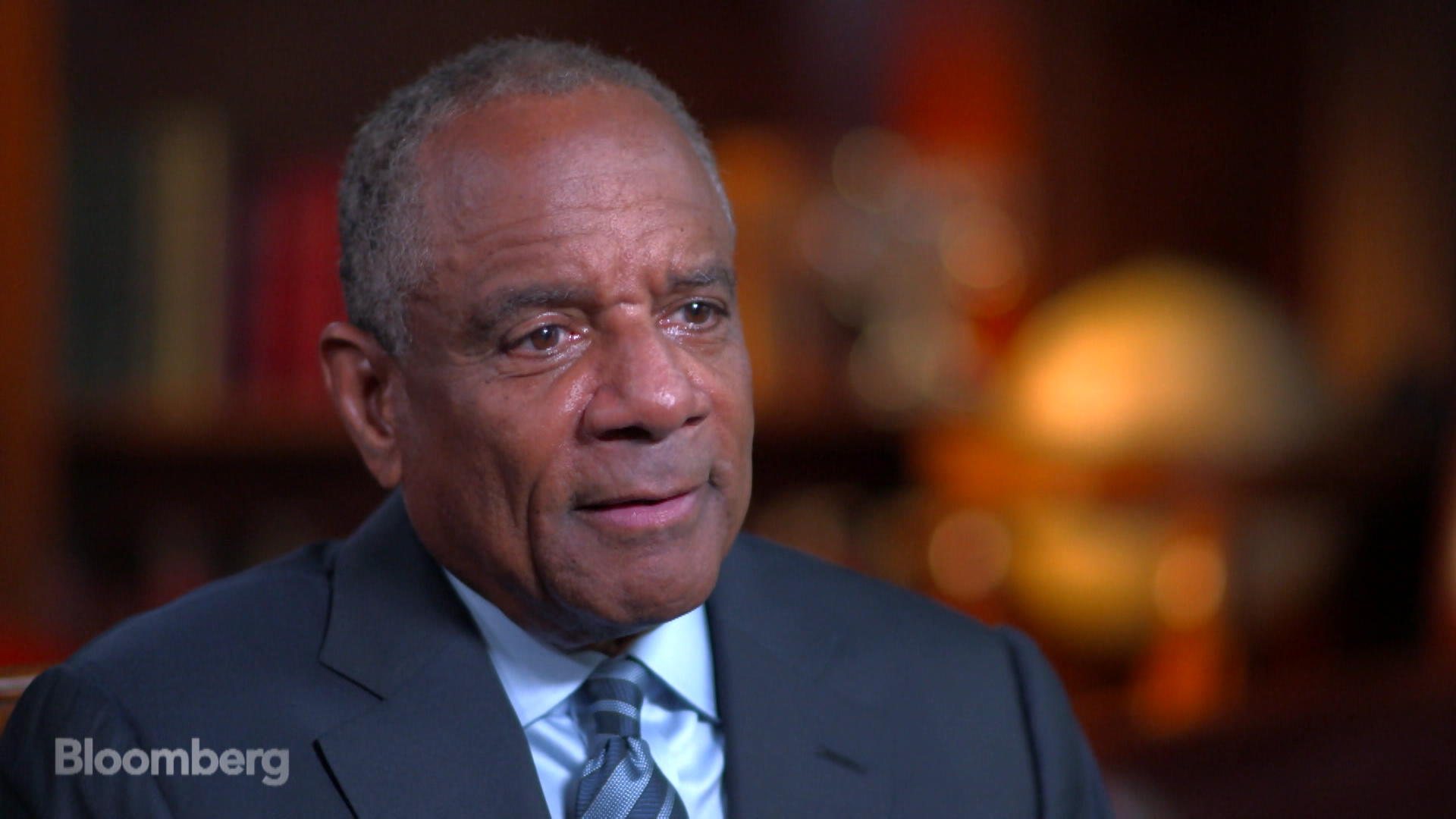 Watch American Express CEO: I Only Carry AmEx - Bloomberg