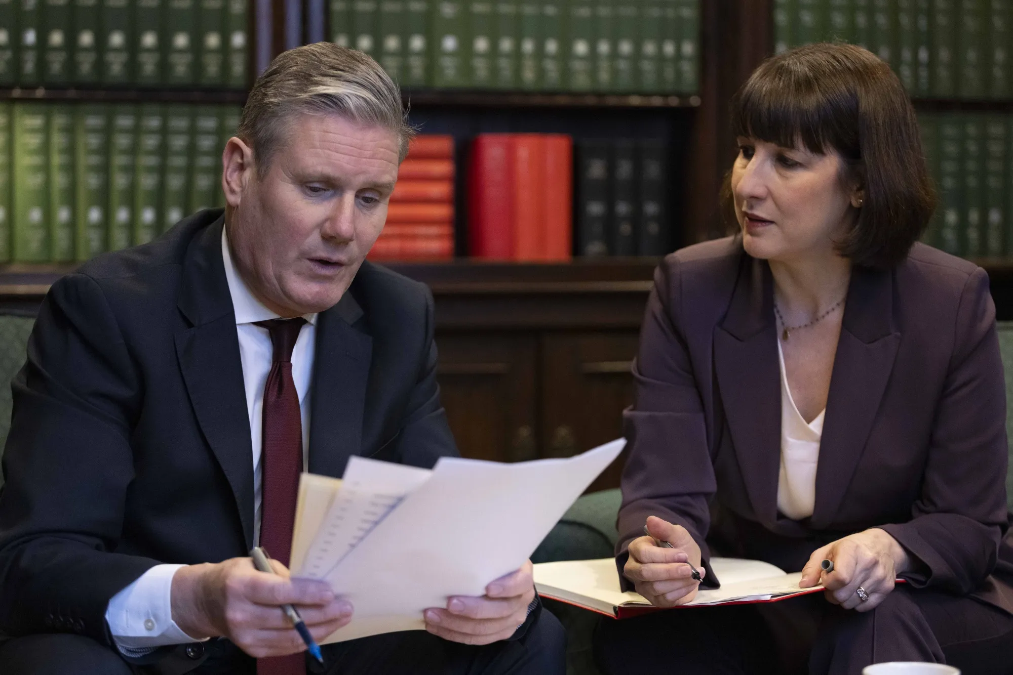 Keir Starmer’s Labour Must Define Itself Before Others Do - Bloomberg