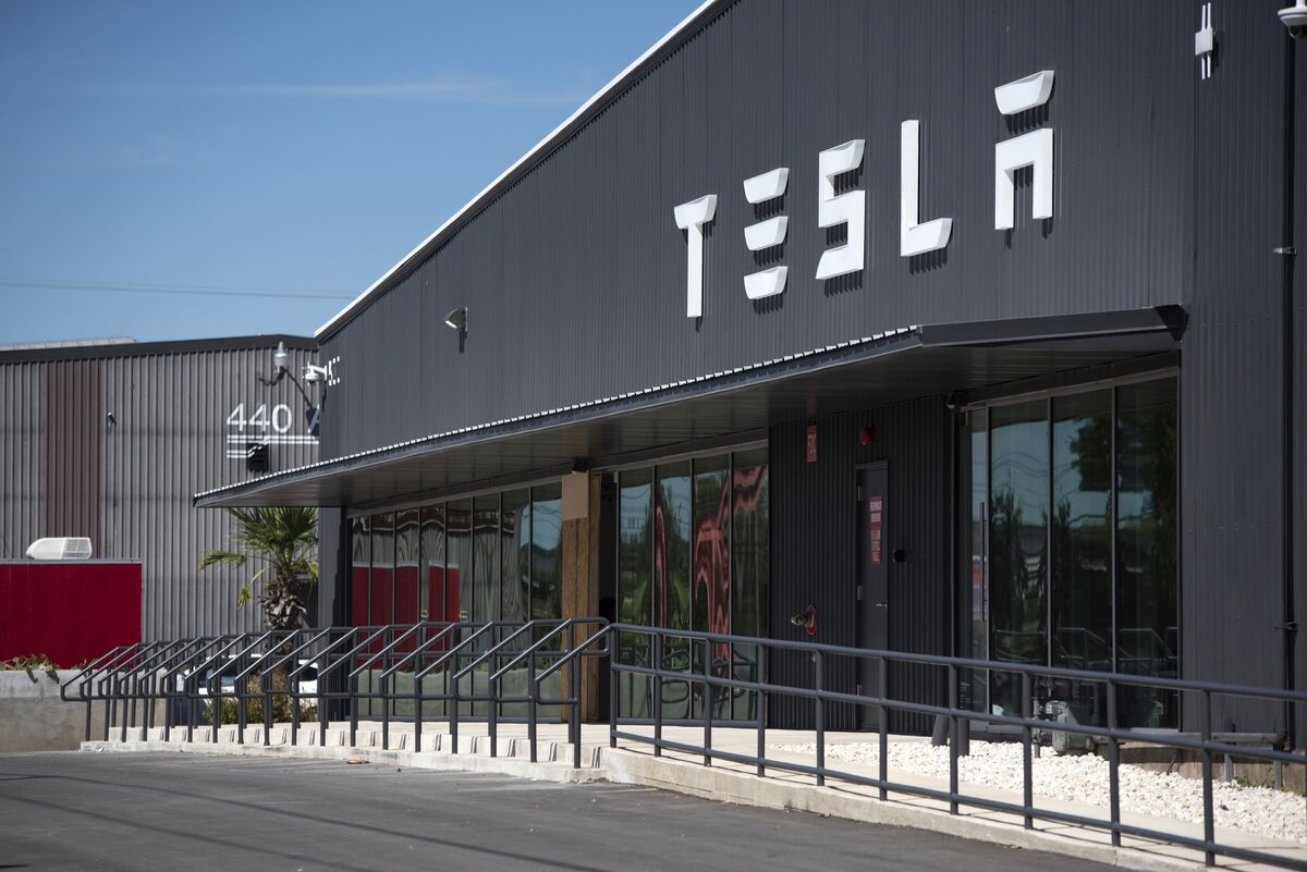 Tesla (TSLA) Leadership: VP of People Passes the Baton - Bloomberg