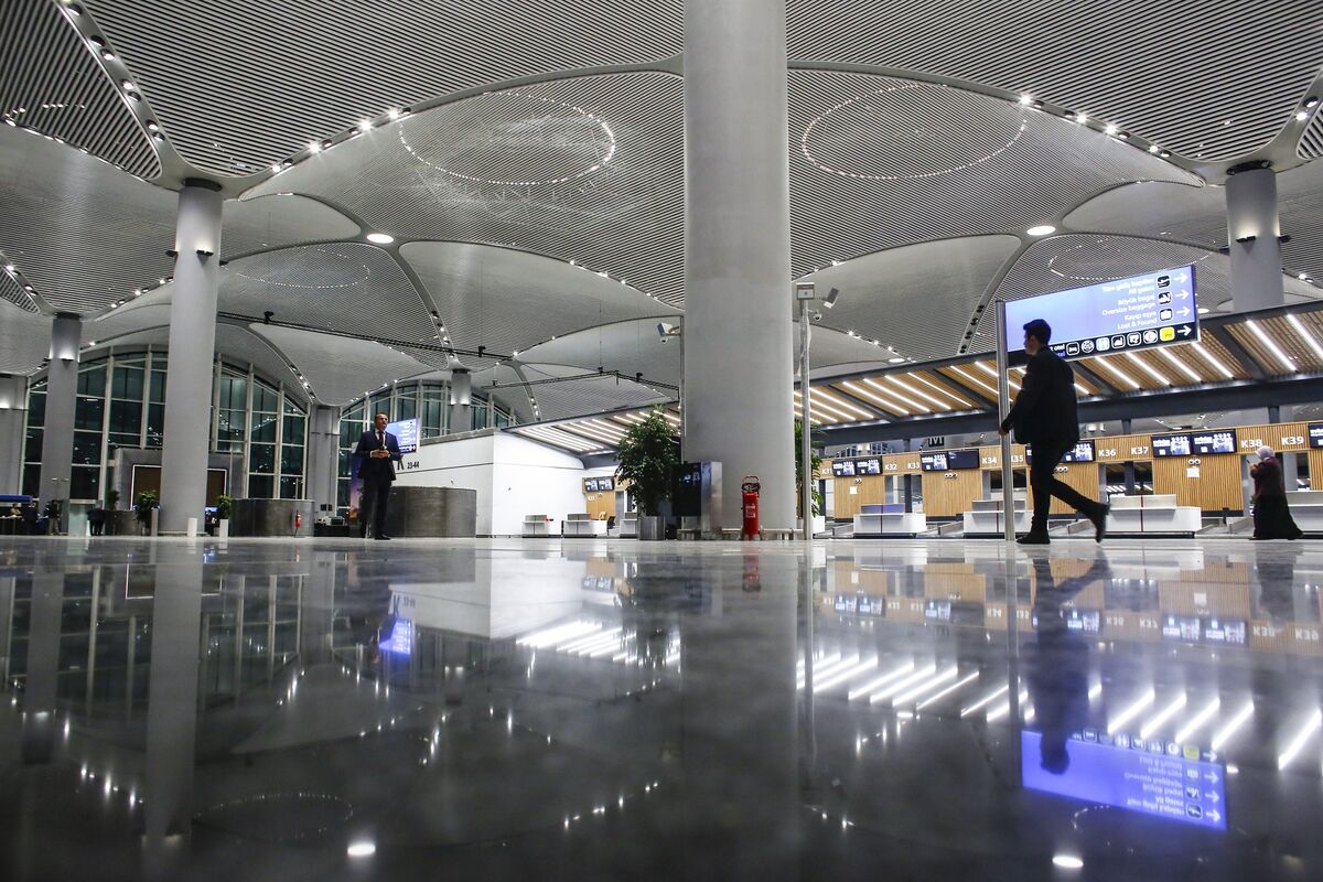 World’s Largest Airport Refinances Debt in Record Turkish Deal - Bloomberg