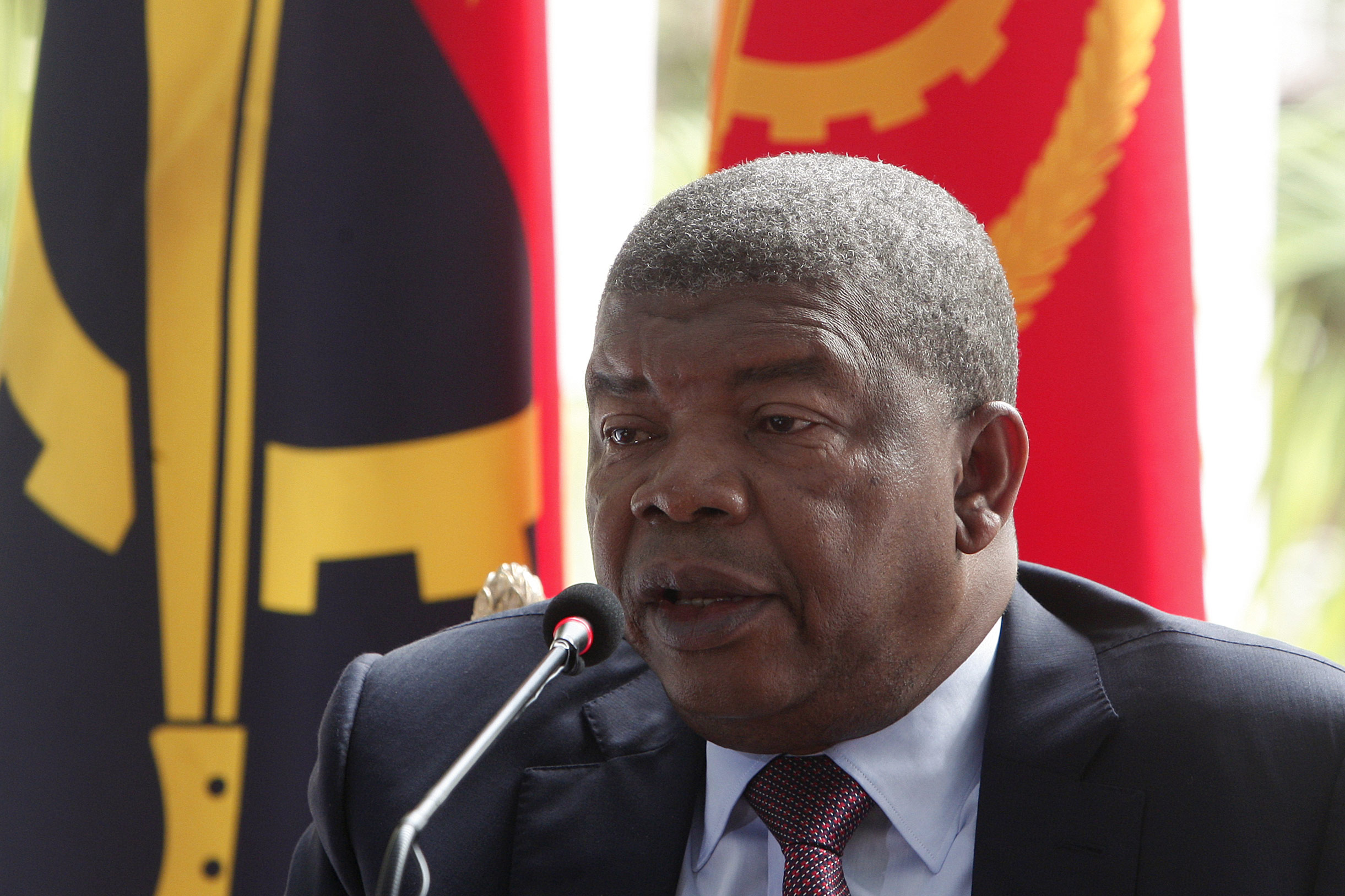 Angola President Doesn't See Oil Price Rising to More Than $100 - Bloomberg