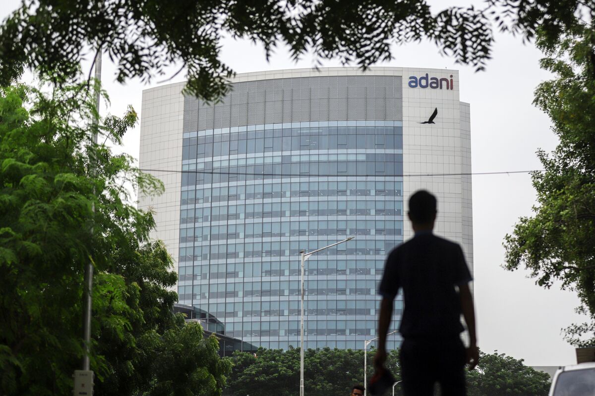 Adani Seeking to Raise $4 Billion to Fund Green Hydrogen Plans - Bloomberg