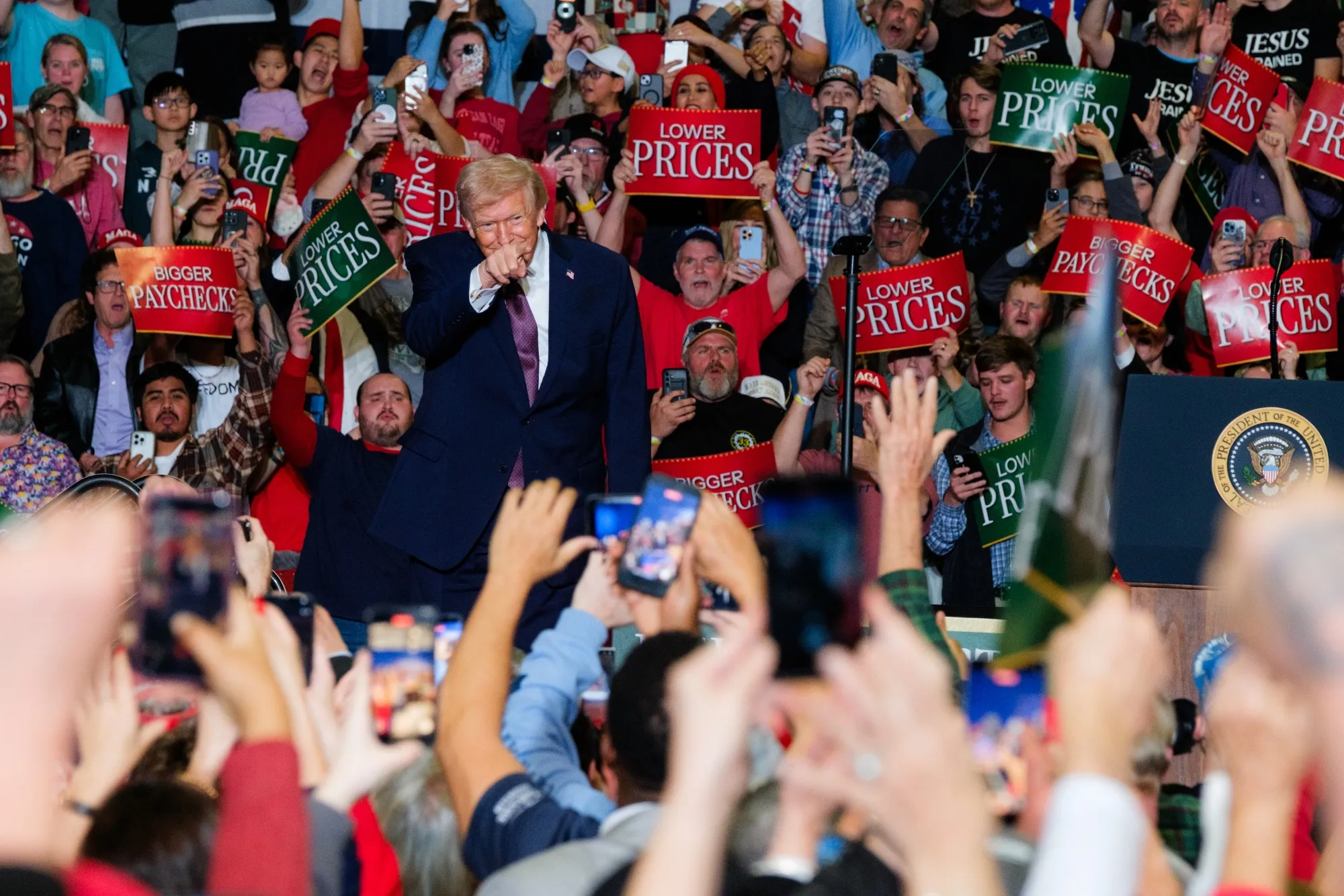 Populism Is Threatening to Supercharge America’s Fiscal Crisis - Bloomberg