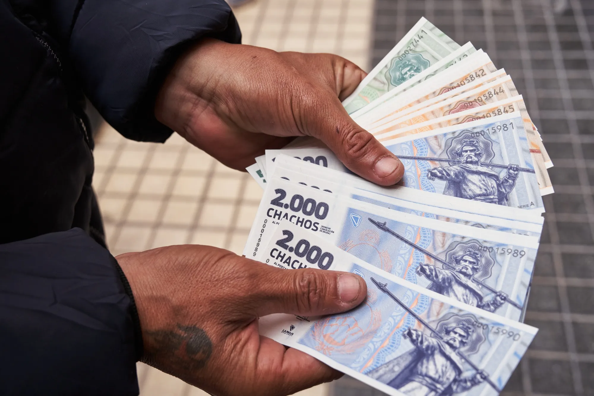 Gobernador desafía a Milei y lanza su propia moneda: “los chachos ...