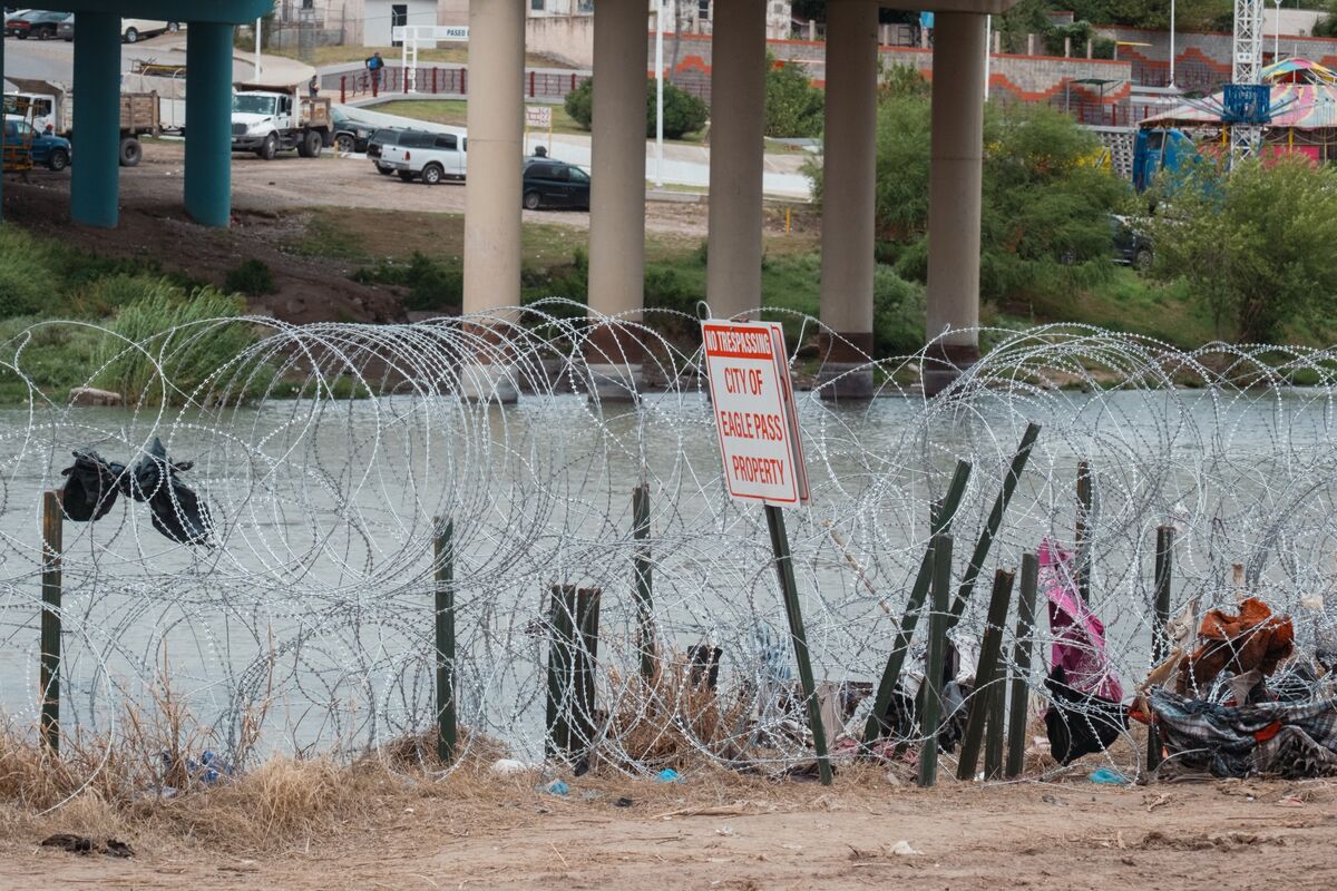 Texas Greg Abbott Pledges More Razor Wire At Mexico Border To Stop