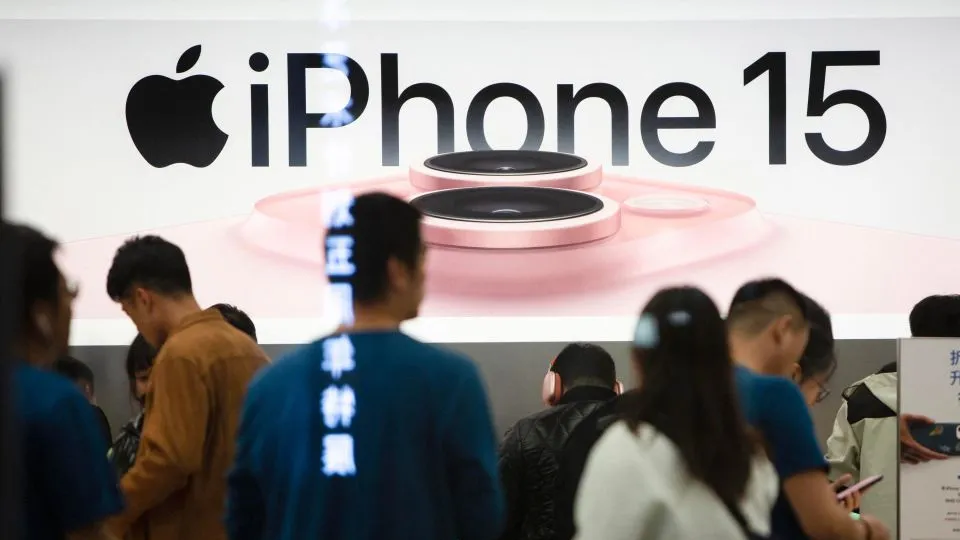 Watch Chinese Agencies, State Firms Widen iPhone Ban From Beijing to ...