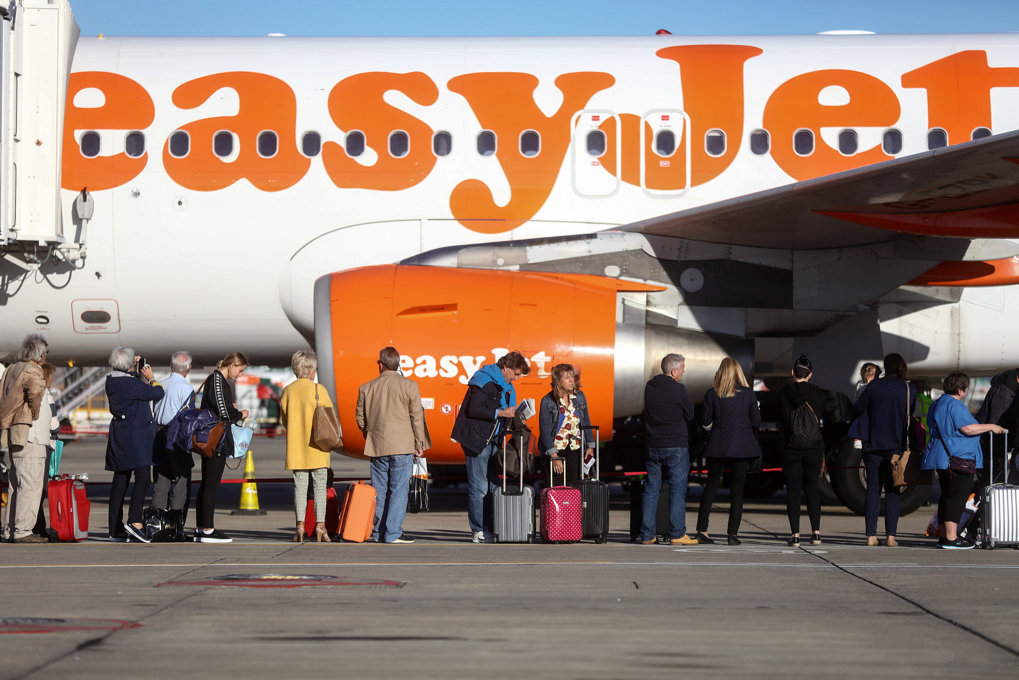 EasyJet's New Male CEO Takes Pay Cut to Match Female Predecessor ...