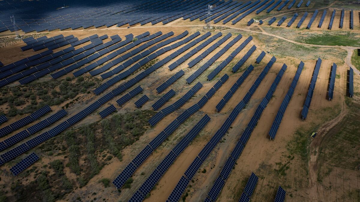 China’s Battered Solar Firms Eye Reprieve From Government’s Power Curbs ...
