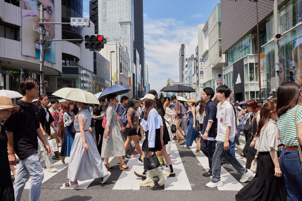 Japan Retail Sales Rebound With Tourists Returning, Adding to Signs of ...