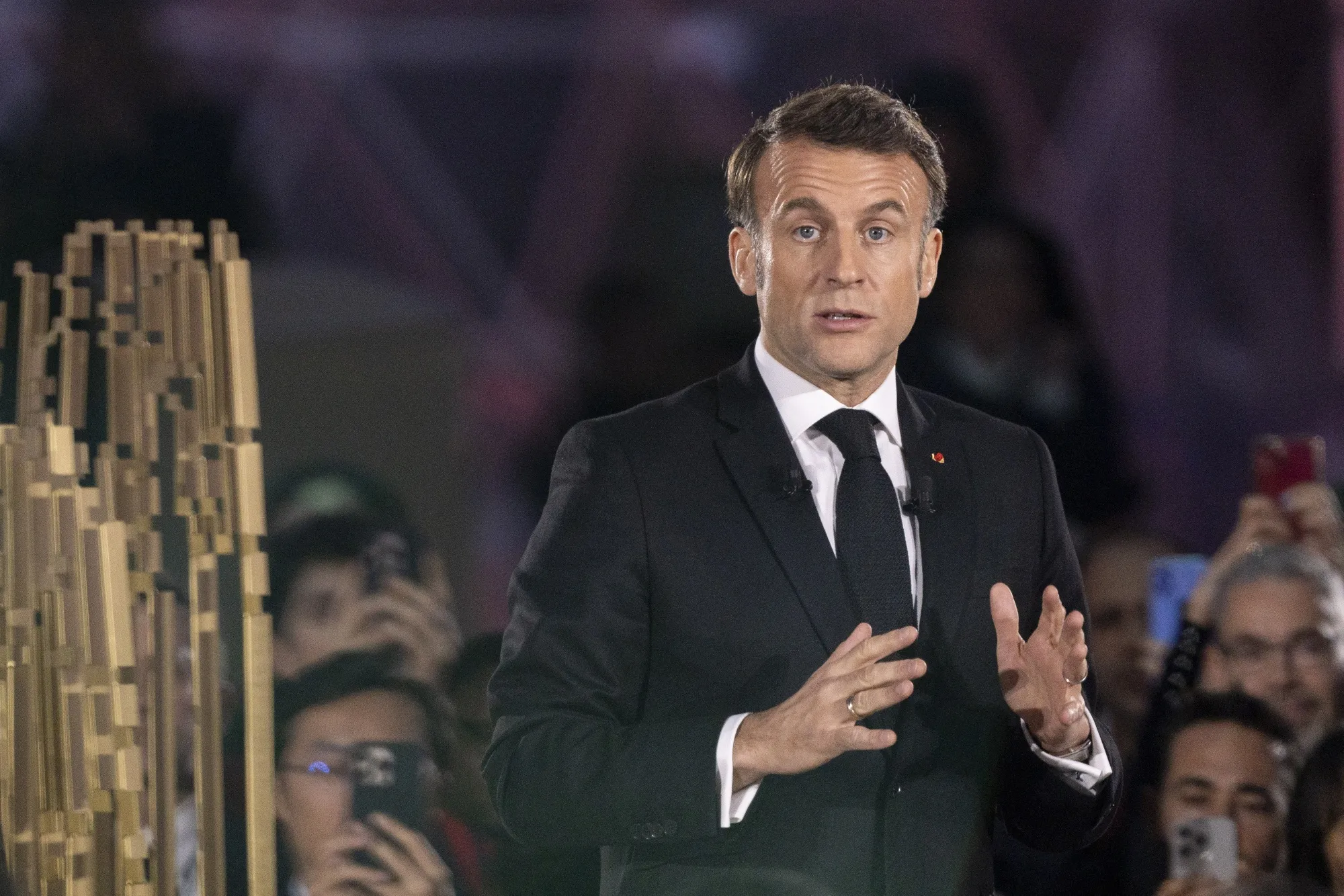 France Bets on AI as Macron Eyes Looming Trump Tariffs - Bloomberg