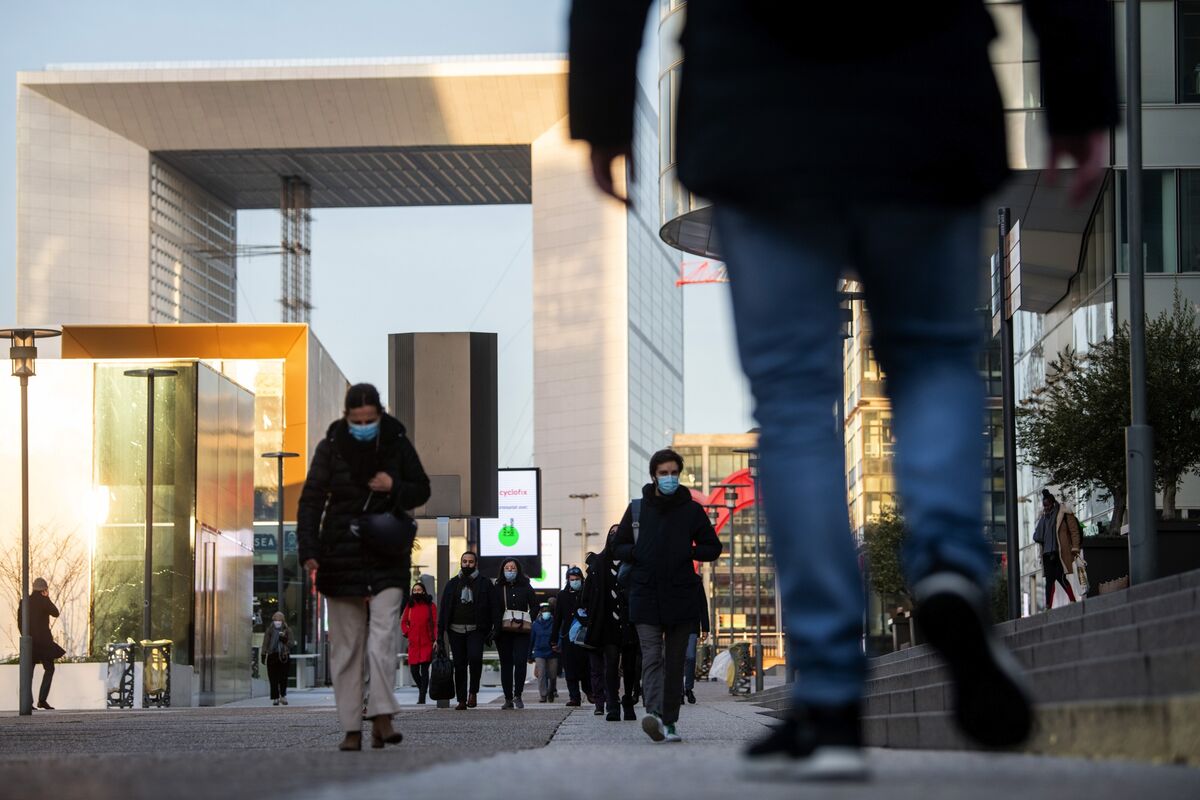 France Turns Focus on Regions Including Paris as Cases Surge - Bloomberg