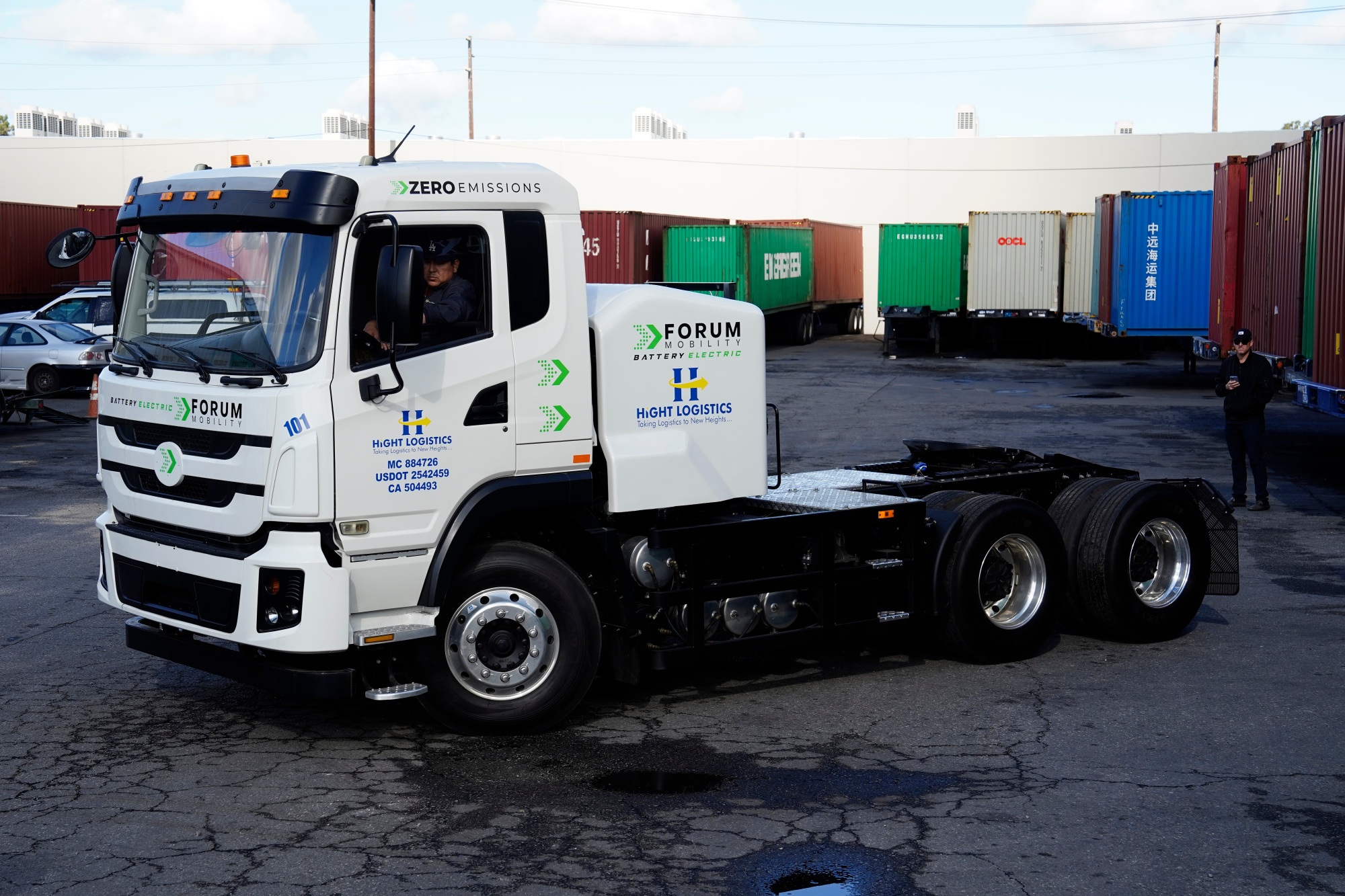 Scania Warns Chinese Electric Trucks Are Set to Take on Europe - Bloomberg