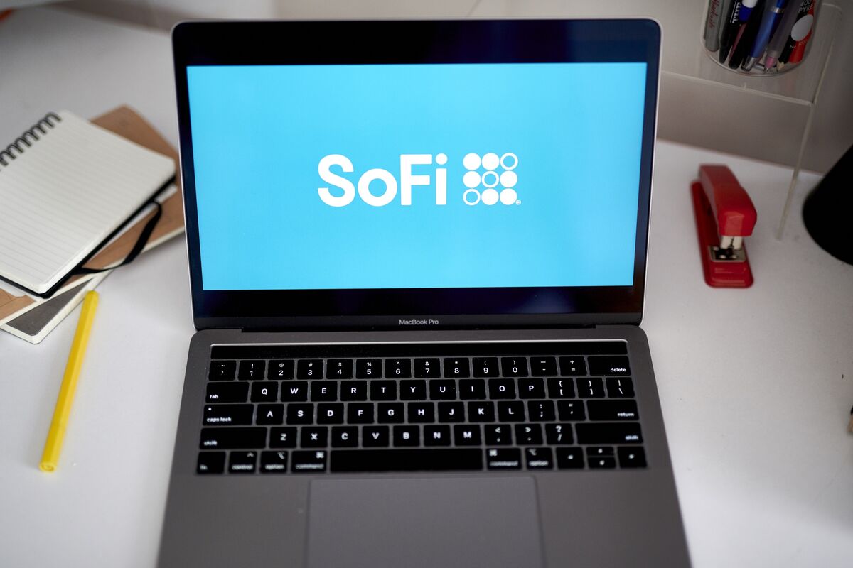 SoFi Shares Tumble in Wake of $1.5 Billion Stock Offering - Bloomberg