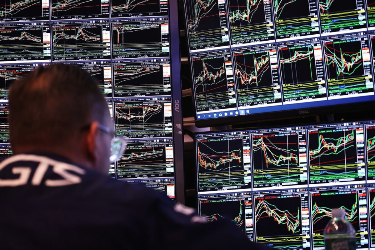 NYSE Fixes Issue That Showed 99% Drops, Triggered Trading Halts - Bloomberg