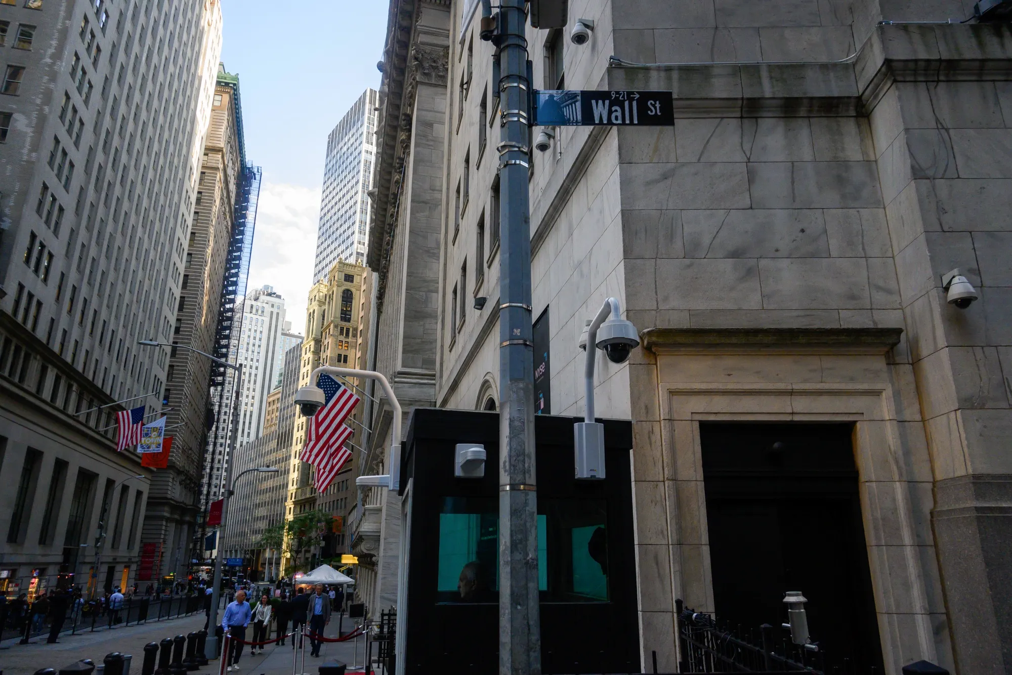 Wall Street Banks Sell Risky Loans as Investor Demand Rebounds - Bloomberg