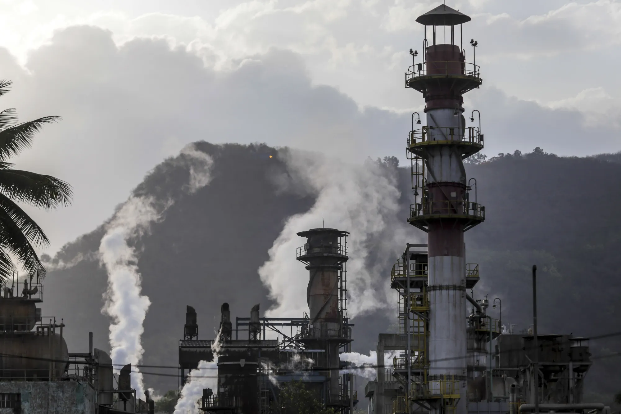 Top Indian Oil Explorer Sees Profit Rebound After Write Back - Bloomberg