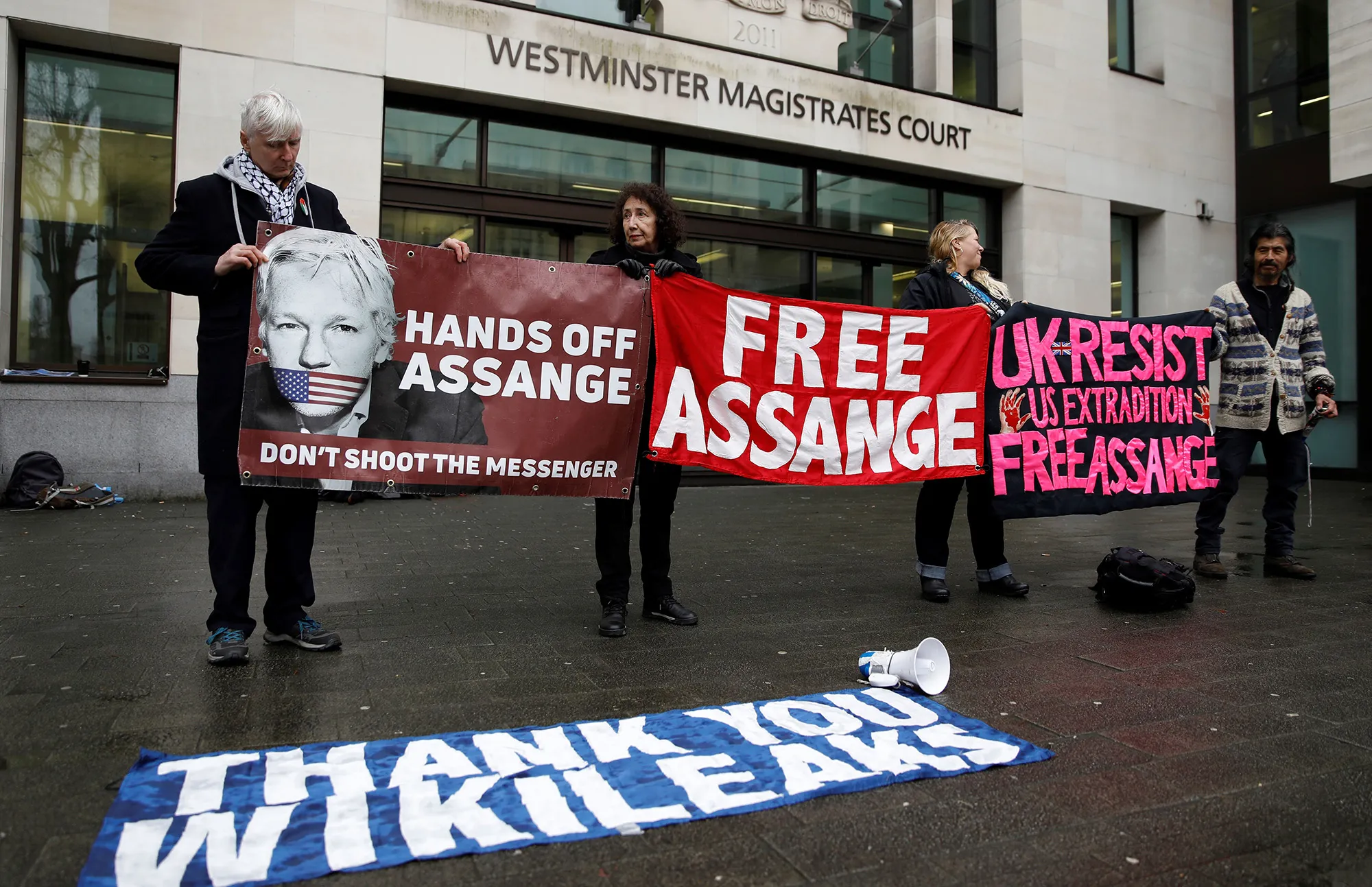 Assange Lawyers Say Trump Offered Pardon If He ‘Played Ball’ - Bloomberg