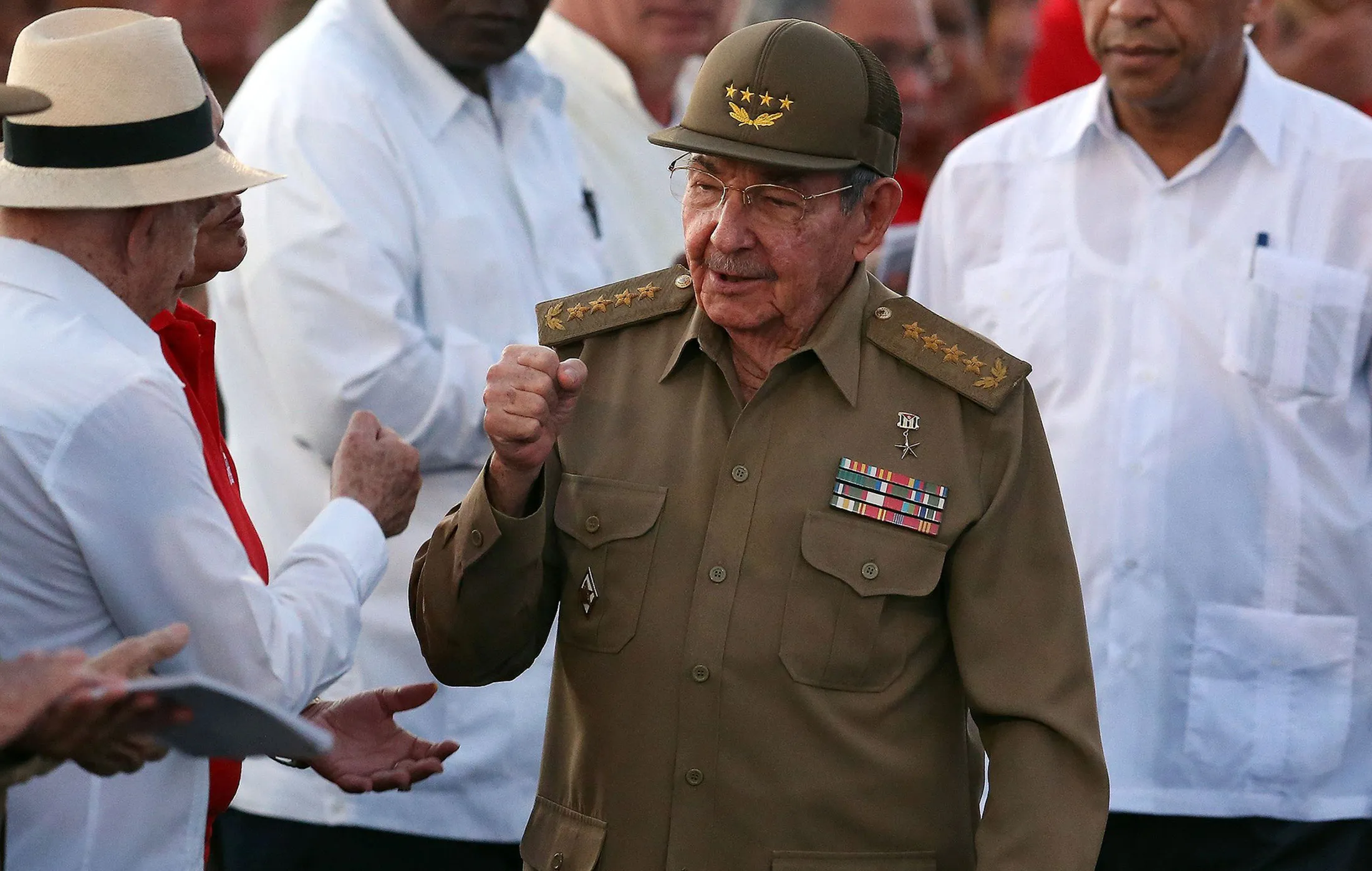 Cuban President Raul Castro Will Stay in Office Until April - Bloomberg