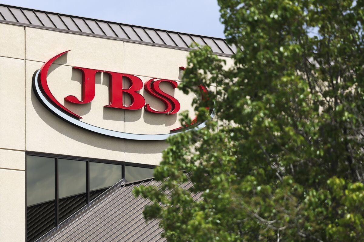 JBS Sees Tighter US Cattle Supplies, Easing Chicken Glut - Bloomberg