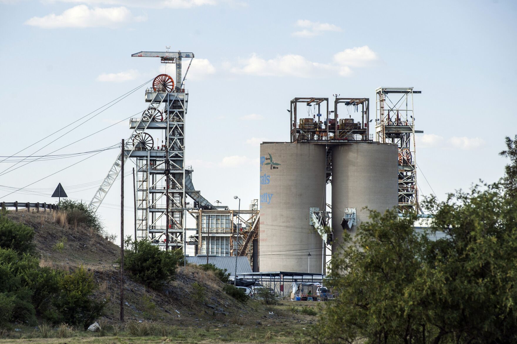 Sibanye Buying Long-Suffering Lonmin in $383 Million Deal (2 ...