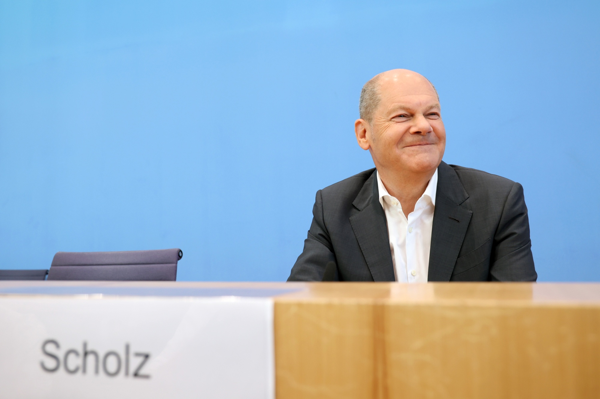 Scholz Promises Germans More Financial Aid to Endure Energy Crisis ...