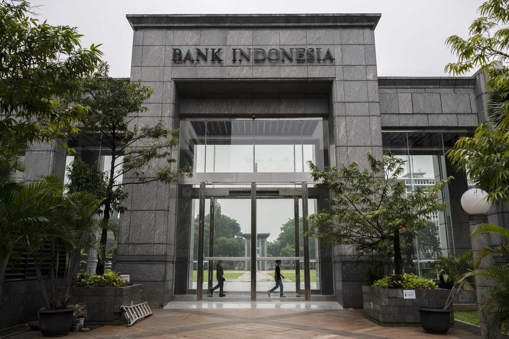 Indonesia Central Bank Surprise Interest Rate Cut Fuels Bond Market Uncertainty - Bloomberg