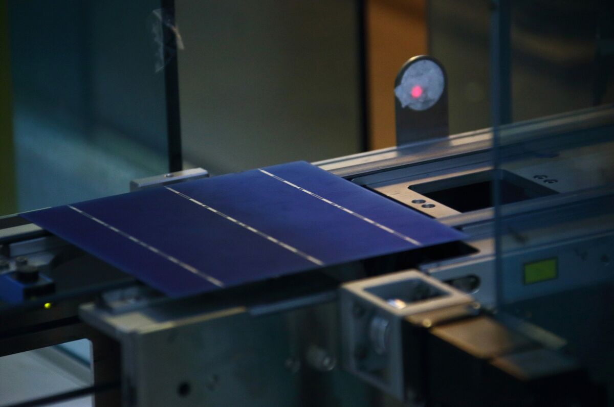More Chinese Solar Makers Face Insolvency as Glut Persists - Bloomberg