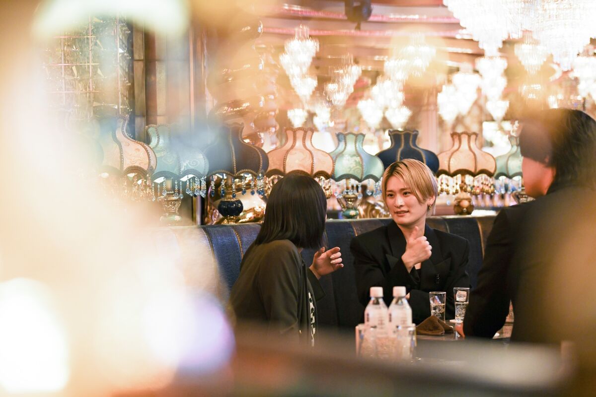 Japanese Host Clubs Where Men Flirt With Women For Money Face Crackdown ...