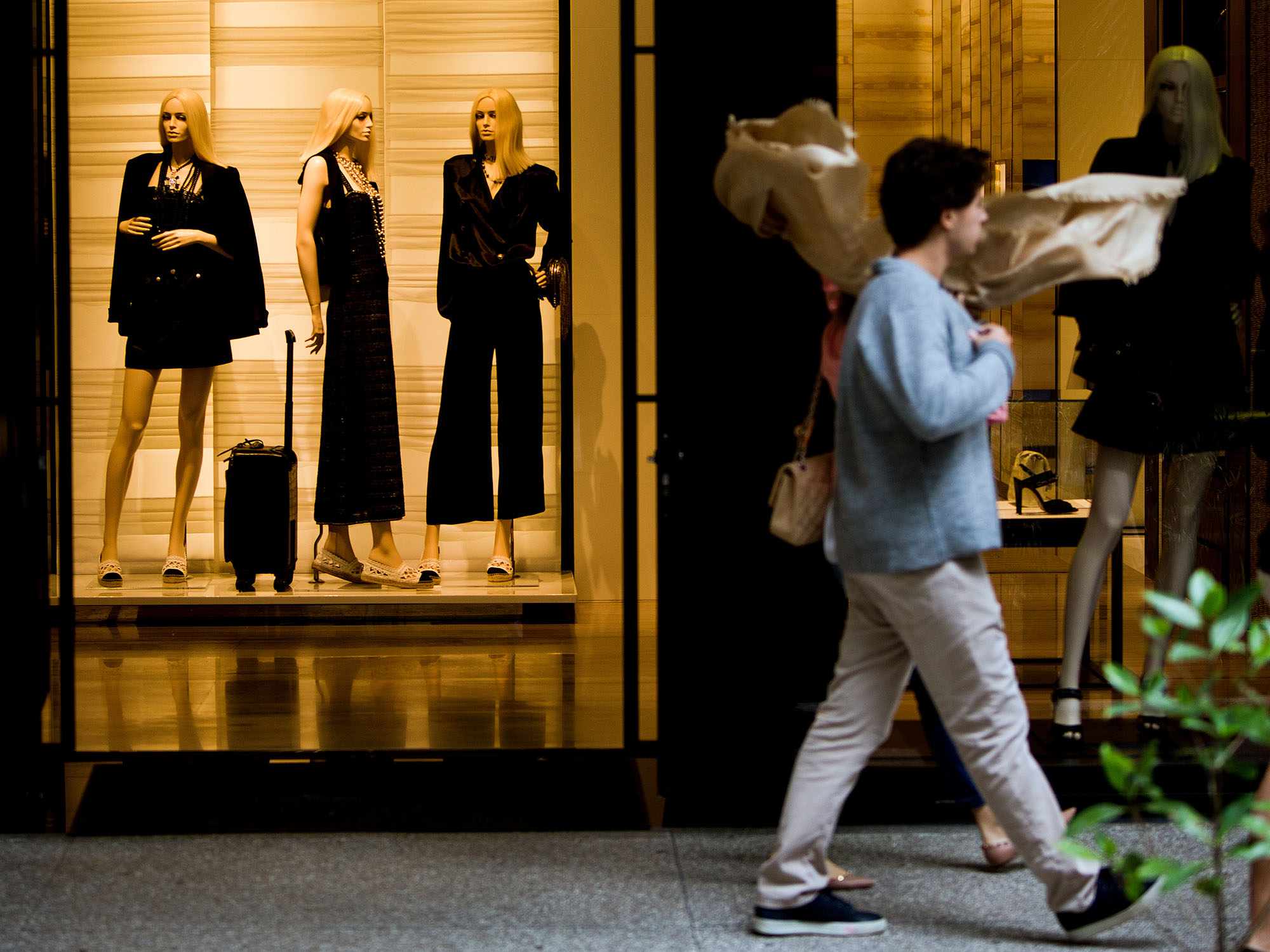 U.S. Consumer Comfort Improves on More Upbeat Views of Economy - Bloomberg