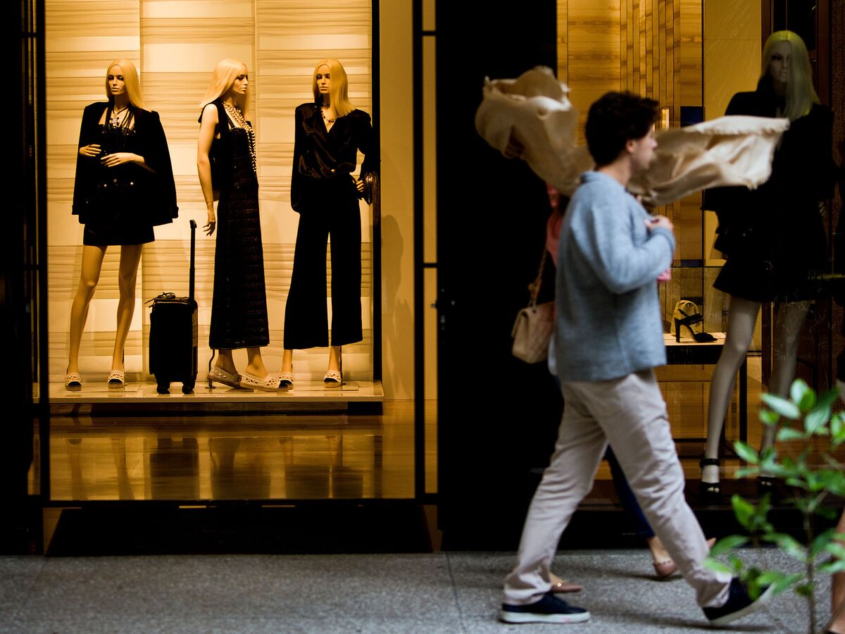 U.S. Consumer Comfort Improves on More Upbeat Views of Economy - Bloomberg
