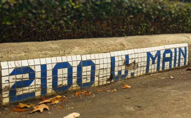 The Fight to Save Houston's Blue-and-White Mosaic Street Signs - Bloomberg