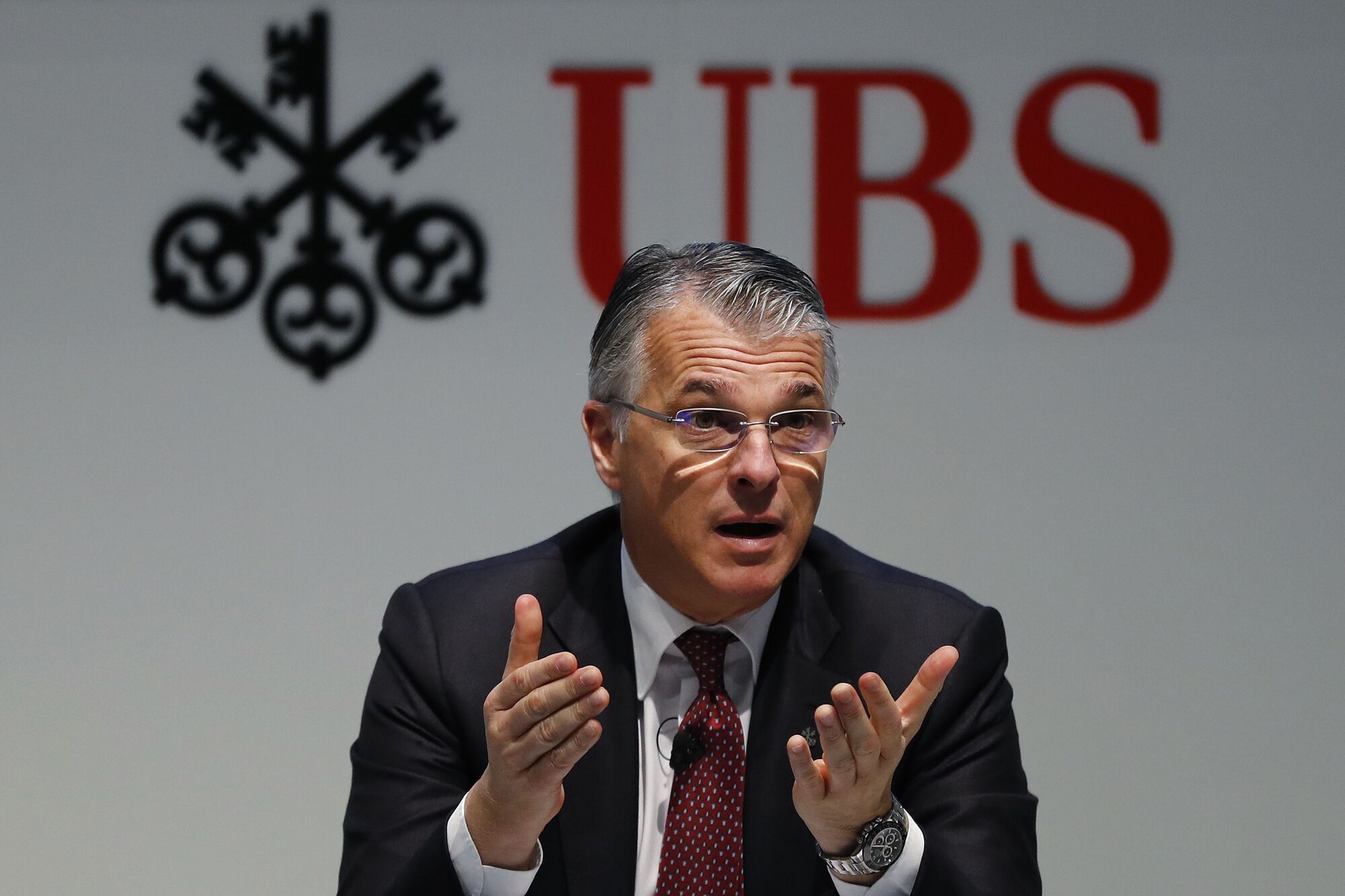 UBS Boosts Compensation for CEO and Staff After Profit Rises (2 ...