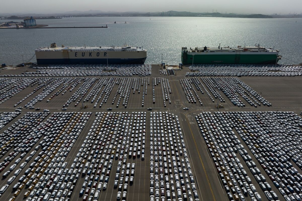 Supply Chain Latest: Tracking Carbon Emissions in Global Trade - Bloomberg