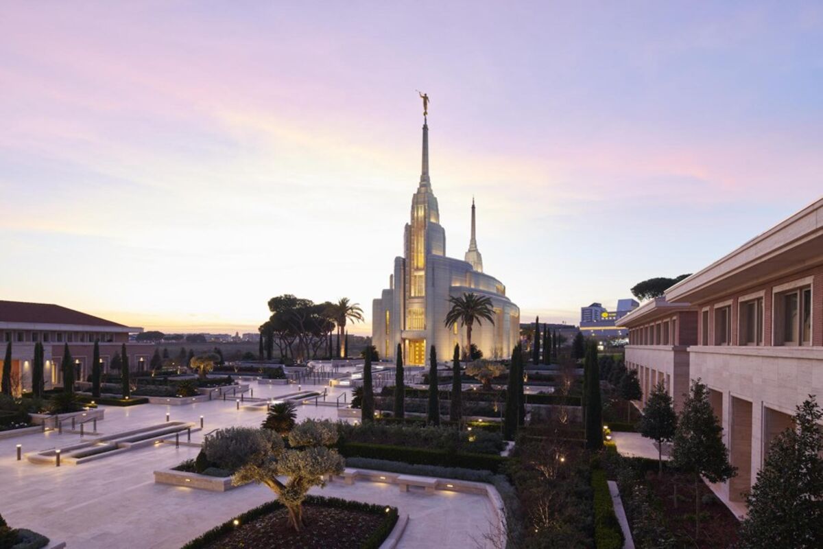 How Mormon Temples Got Their Distinctive Look Bloomberg