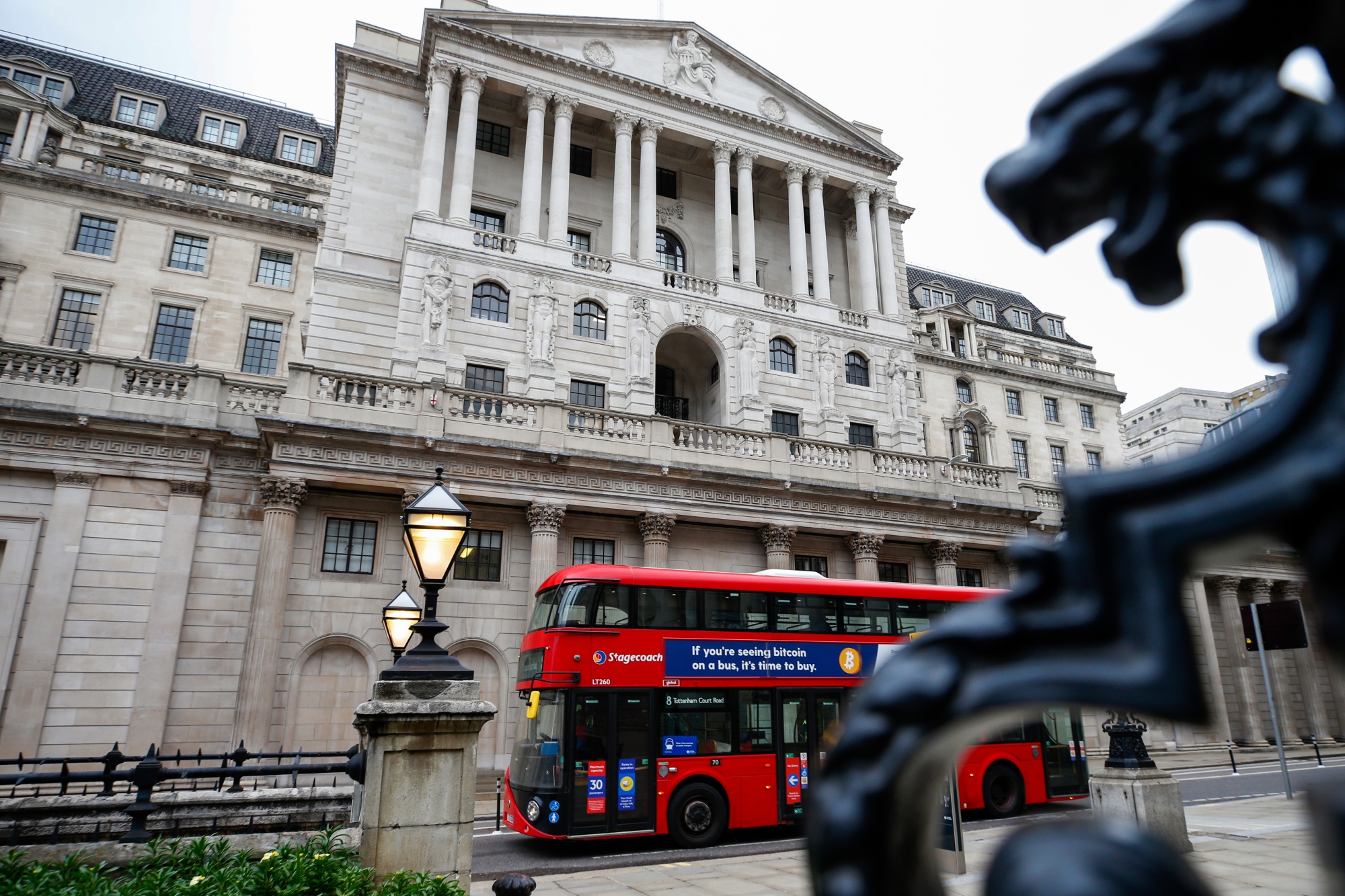 BOE Maintains Rate, Leaves Unchanged Its Pace of Stimulus for U.K ...