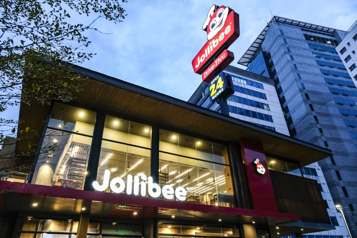 Philippine Fried Chicken Chain Jollibee Buys Bubble Tea Milkshop ...