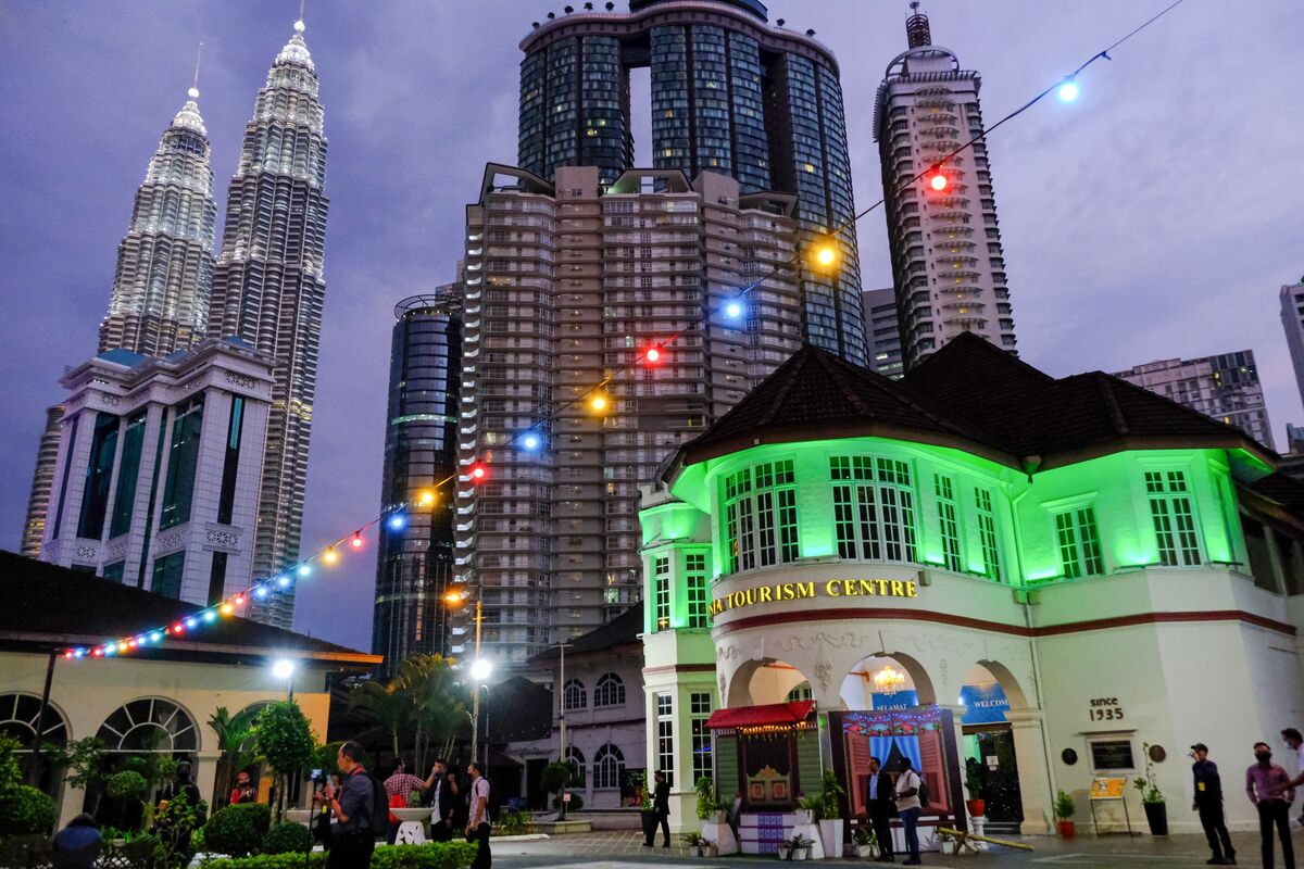 Malaysia Eyes Late Surge in Tourist Arrivals to Meet 2023 Target ...