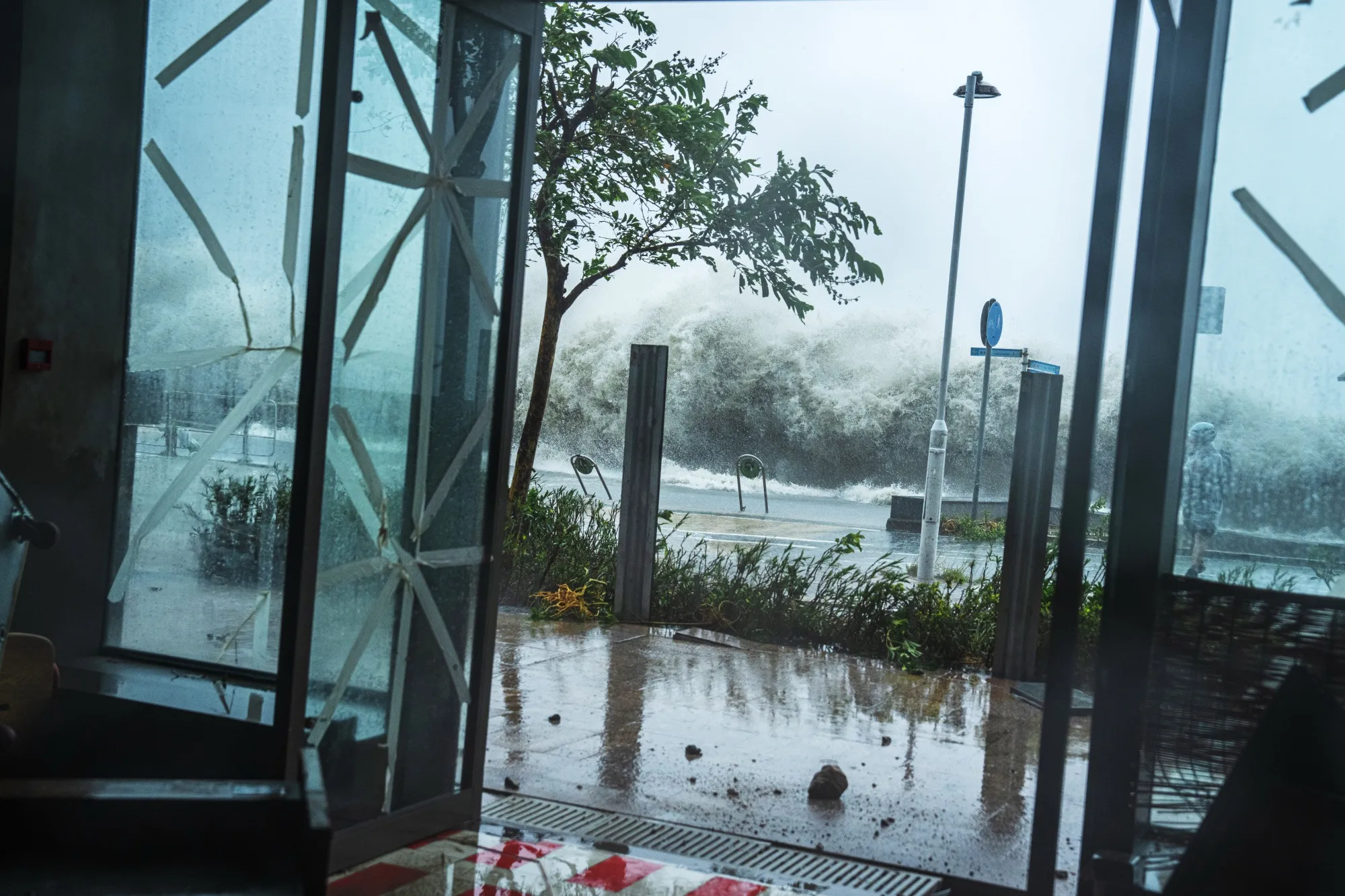 Super Typhoon Ragasa: Inside Hong Kong's Storm Signal Decisions - Bloomberg