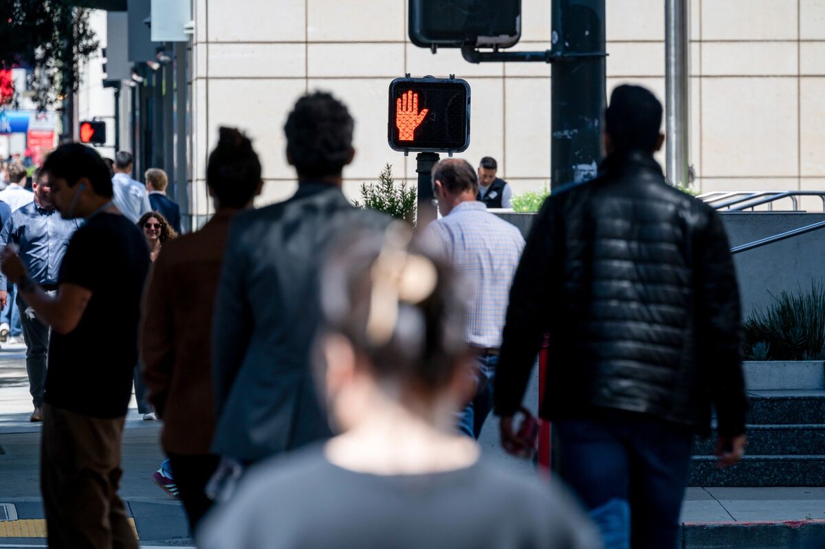 US Edges Towards Layoffs as Job Market Cools, Fed Rates Pressure Firms ...