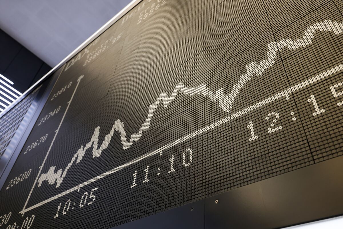 【欧州市況】国債下落、英30年債利回りは1カ月ぶり高水準－株も下落 - Bloomberg