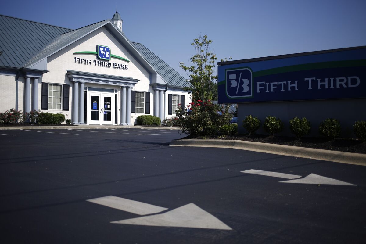 Fifth Third (FITB) President Tim Spence to Succeed Carmichael as CEO ...