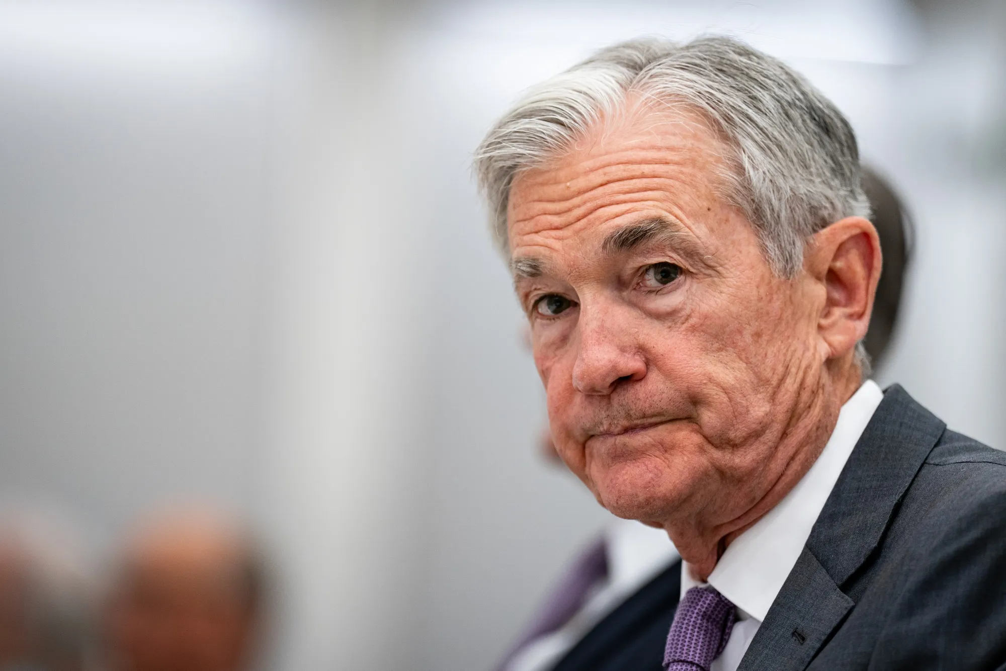 Trump presiona a Powell para que baje las tasas “un punto” - Bloomberg