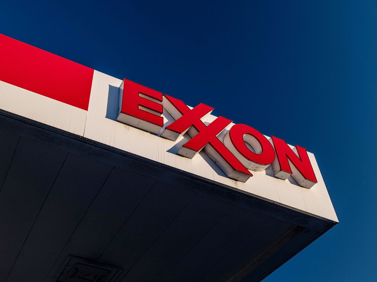 Exxon Expects FTC to Approve Pioneer Deal by Mid-Year, CFO Says - Bloomberg