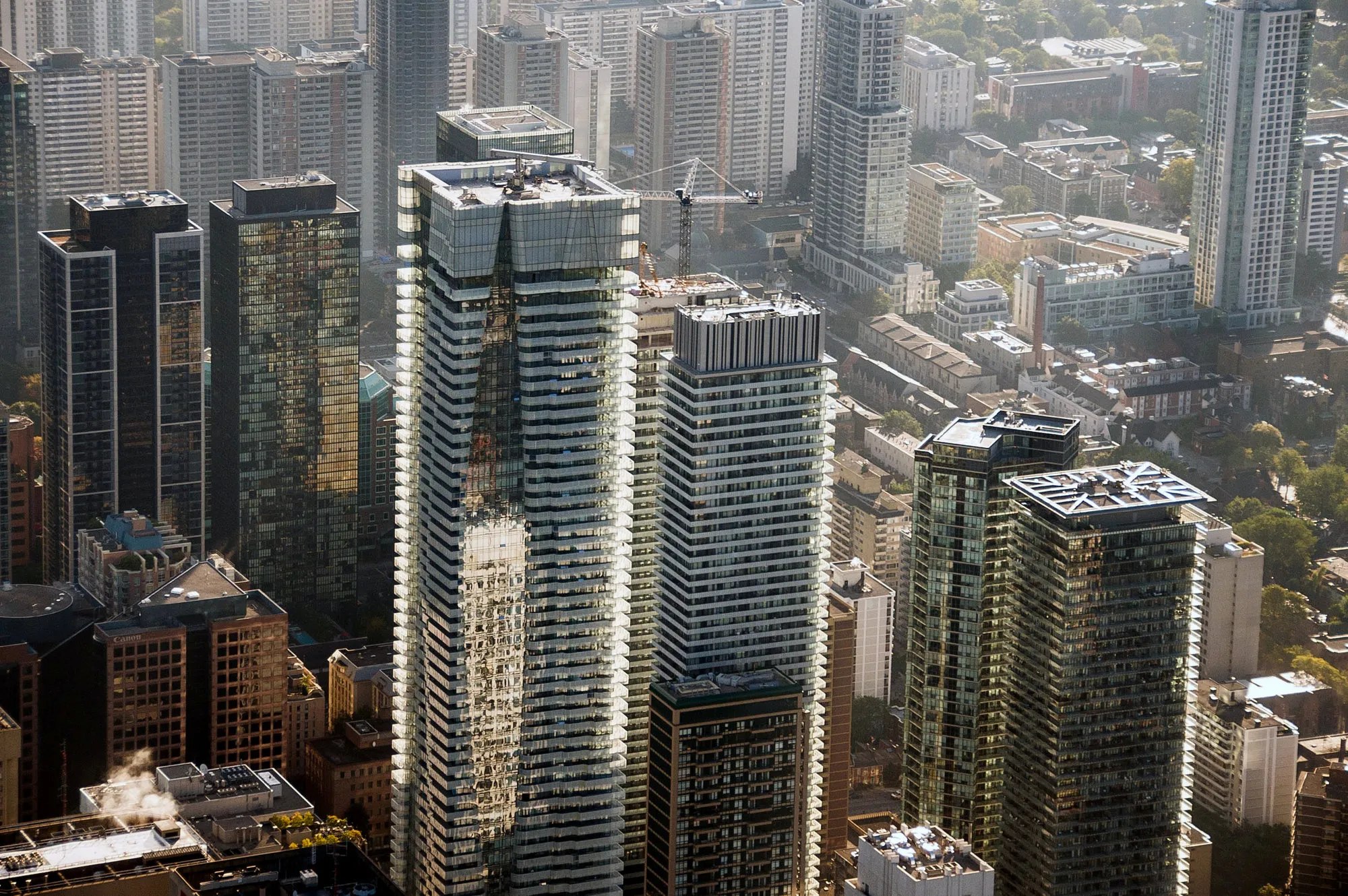 Downtown Condo Sales Fall in Toronto as People Flee to Suburbs - Bloomberg