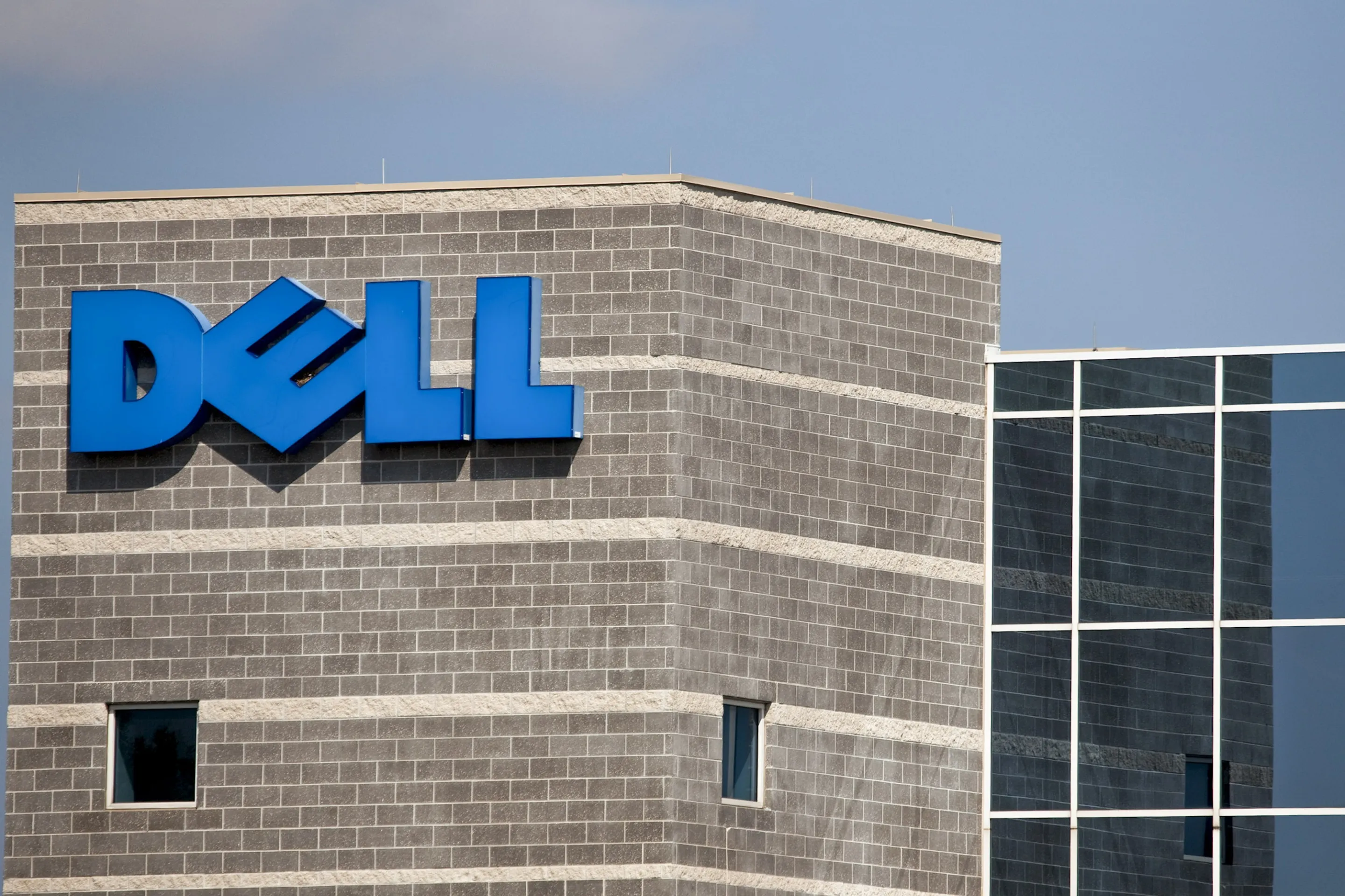 Dell Halts 401(k) Matching, Pay Raises, Hiring to Preserve Cash - Bloomberg