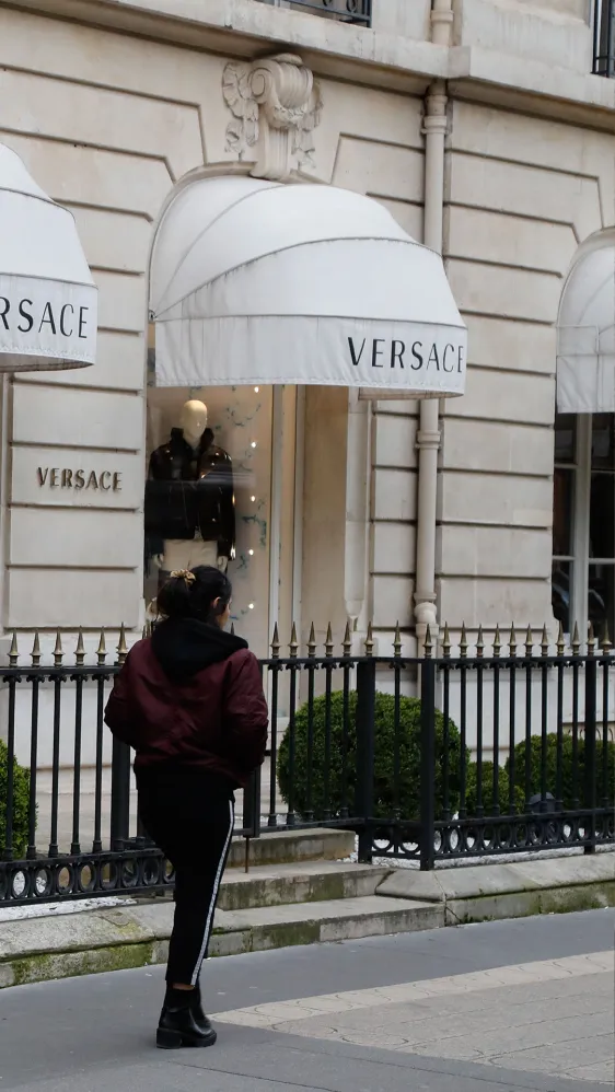 Watch Prada Agrees To Buy Versace in $1.38 Billion Deal - Bloomberg